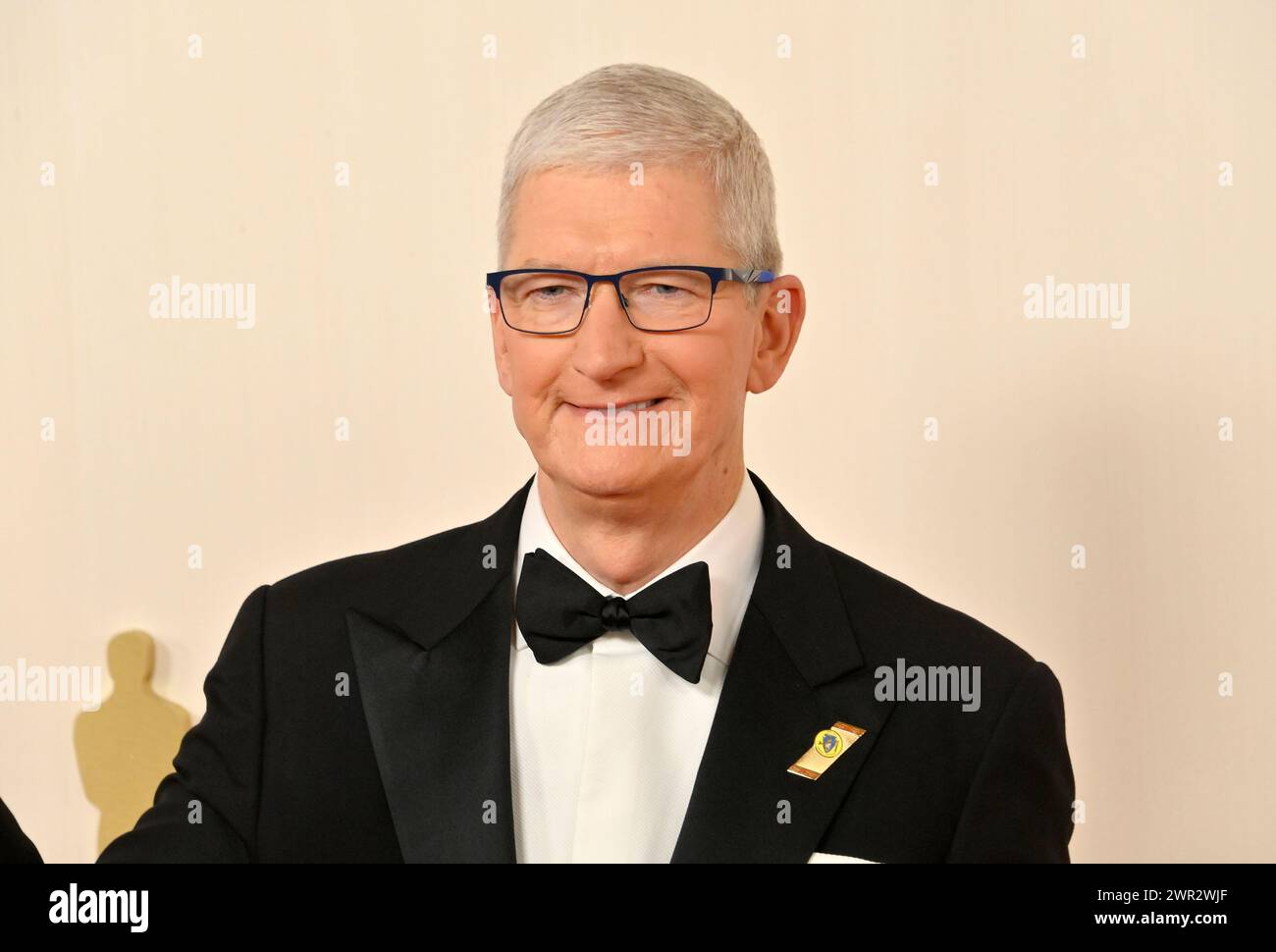 Hollywood, United States. 10th Mar, 2024. Tim Cook arrives on the red ...