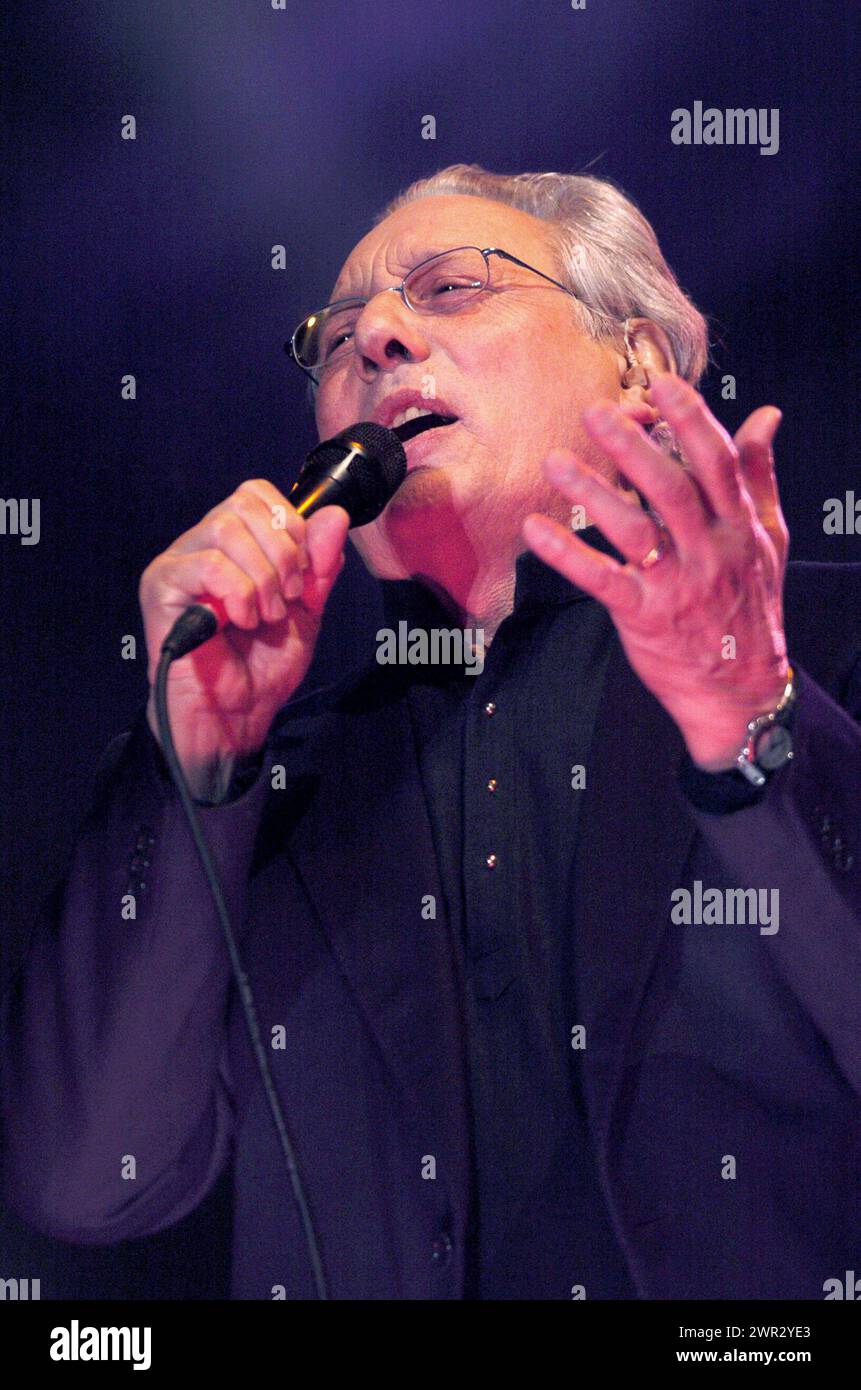 Milan Italy 20/12/2003:Enzo Jannacci,Italian singer,during the live ...