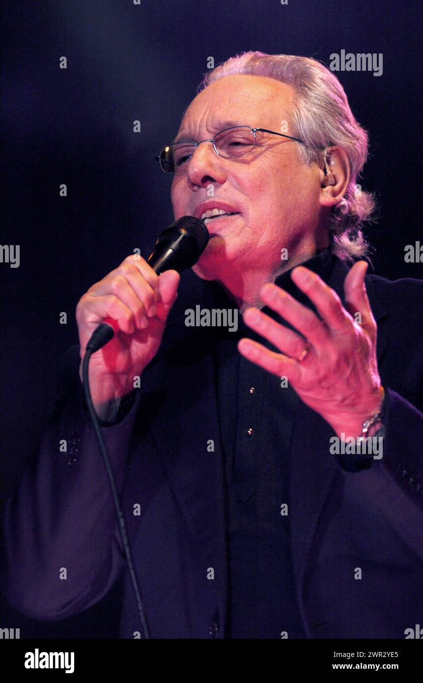 Milan Italy 20/12/2003:Enzo Jannacci,Italian singer,during the live ...