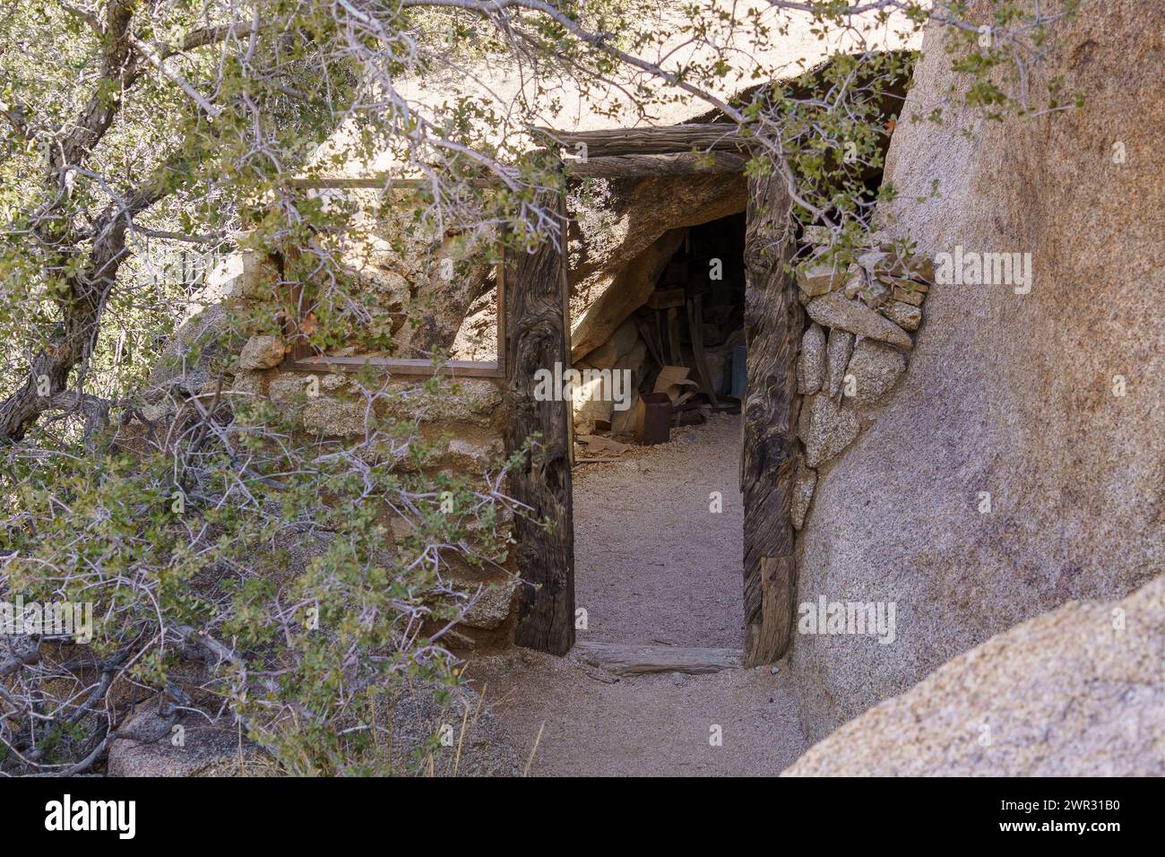 Old mining cabin california hi-res stock photography and images - Alamy