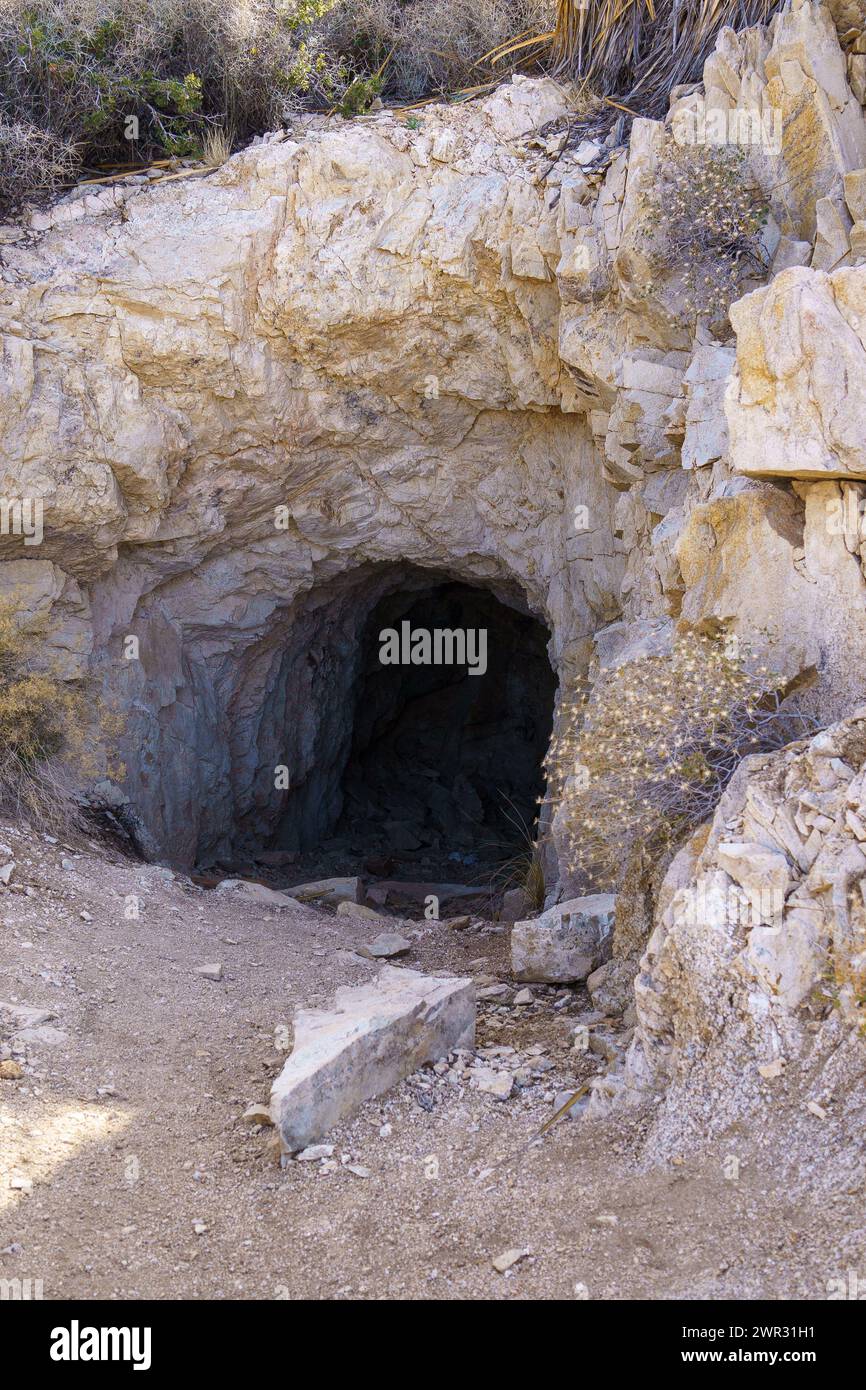Entrance to cave mine shaft at the Desert Queen Mine in Joshua Tree ...