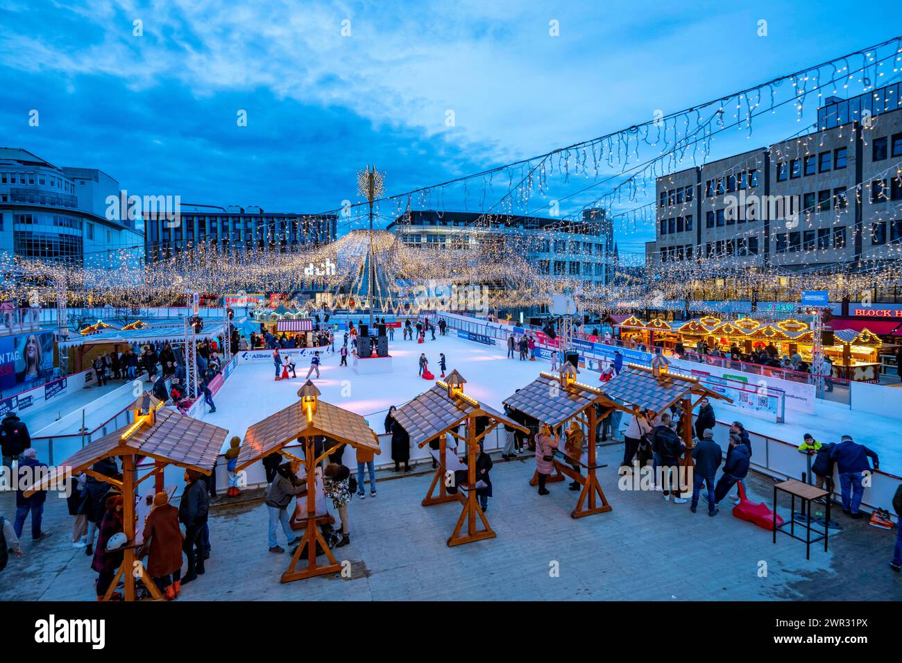 Essener Wintertraum, Eisbahn und Gastronomie auf dem Kennedyplatz in ...
