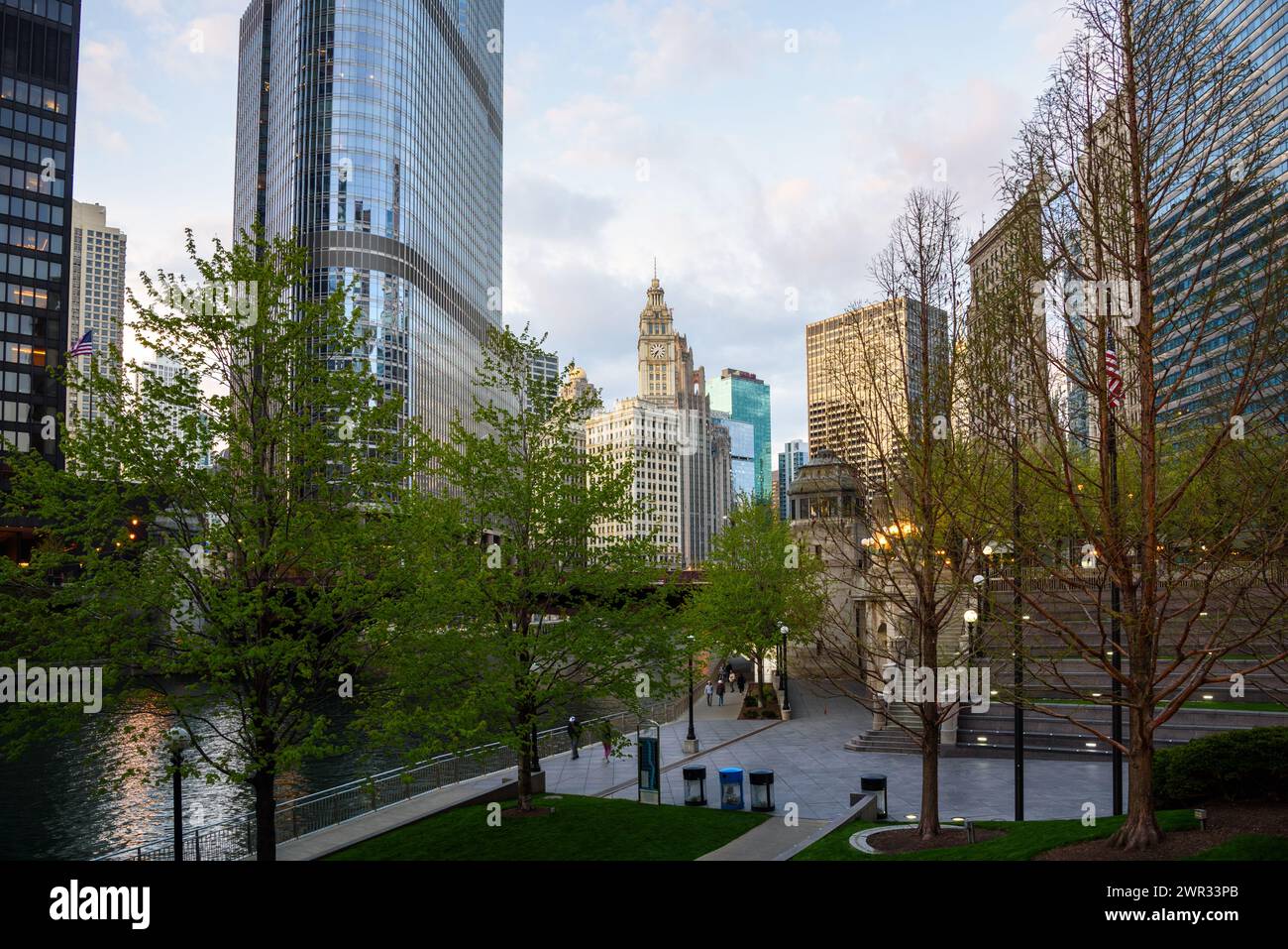 Riverbank park in downtown Chicago at sunset in spring Stock Photo - Alamy