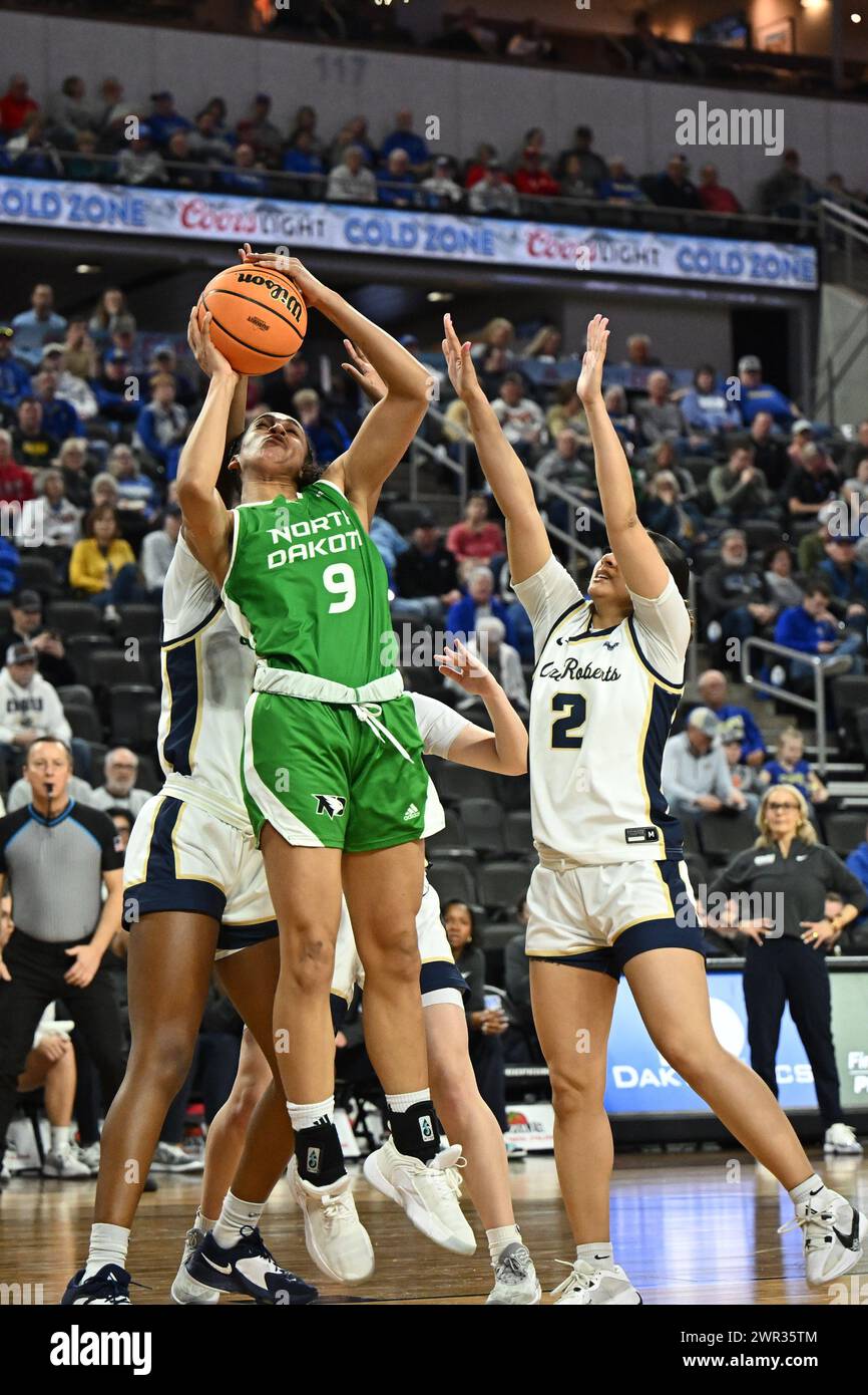 North Dakota Fighting Hawks forward Kiera Pemberton (9) takes a jump ...