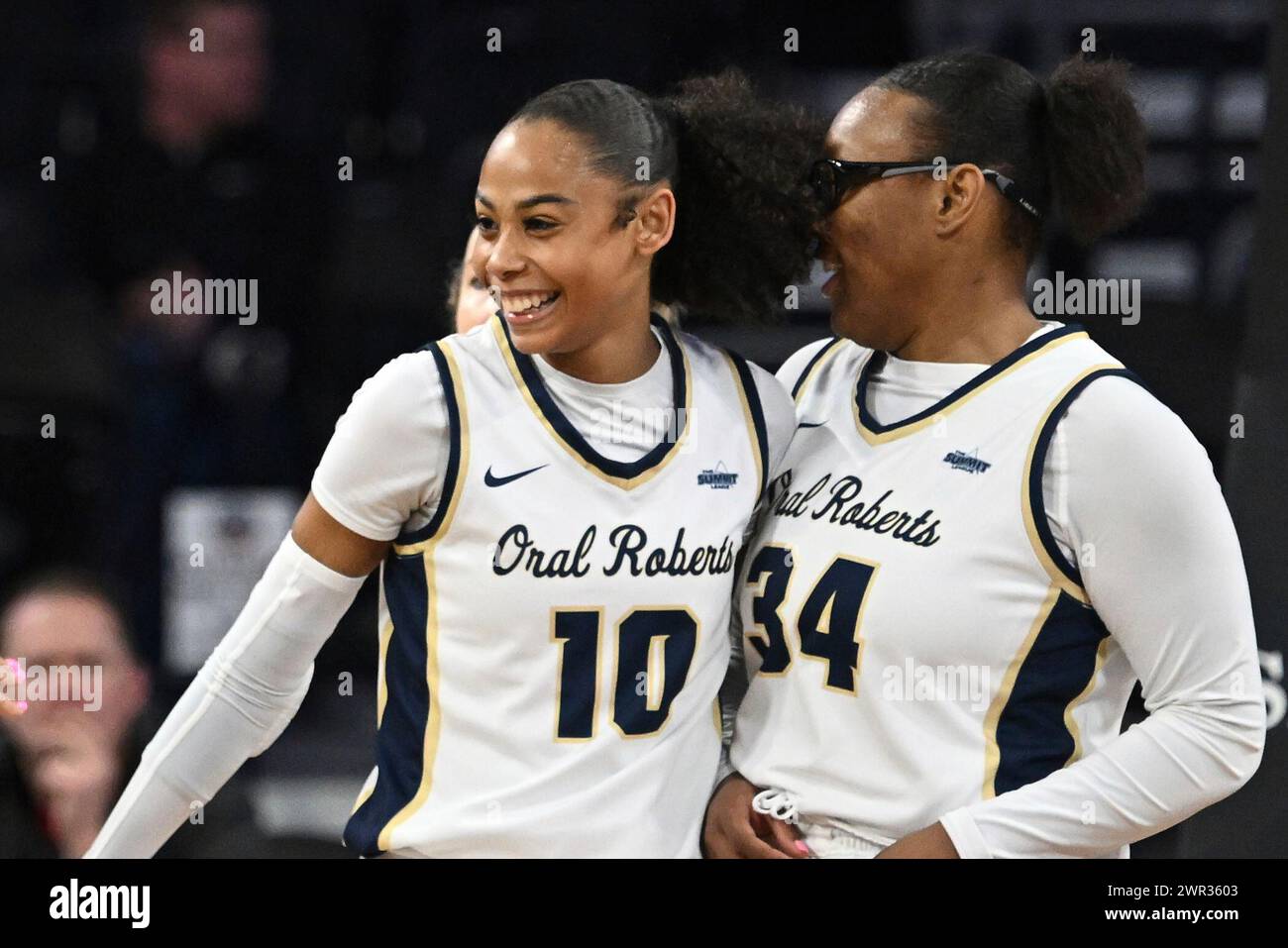 Oral Roberts Golden Eagles guard Taleyah Jones (10) and Oral Roberts ...
