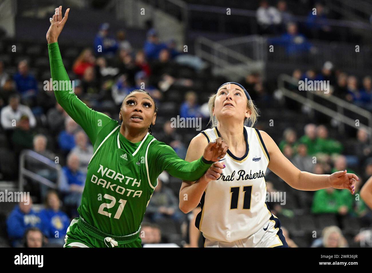 Oral Roberts Golden Eagles guard Jalei Oglesby (11) and North Dakota ...