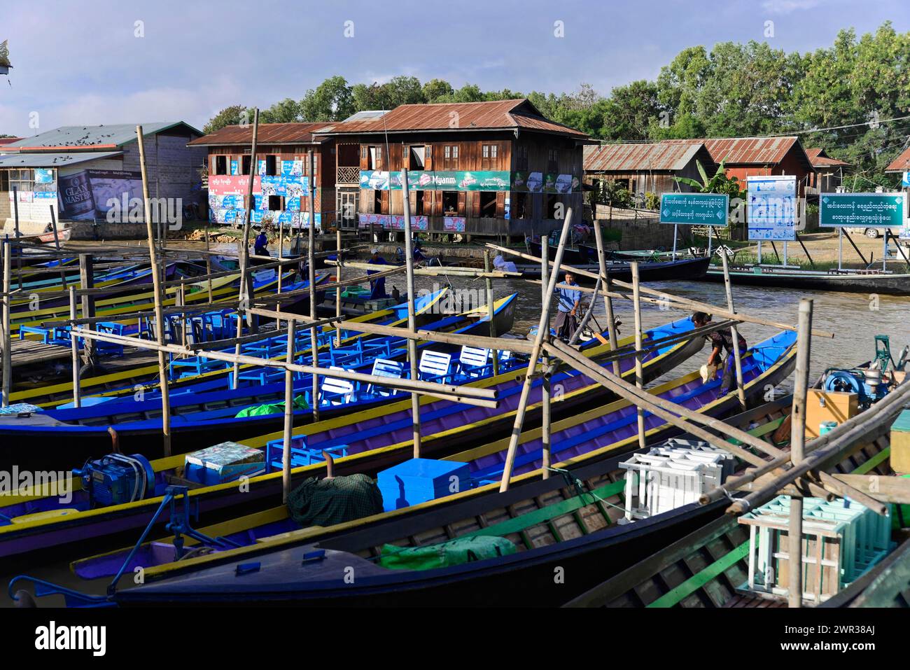 Parked burmese boats hi-res stock photography and images - Alamy