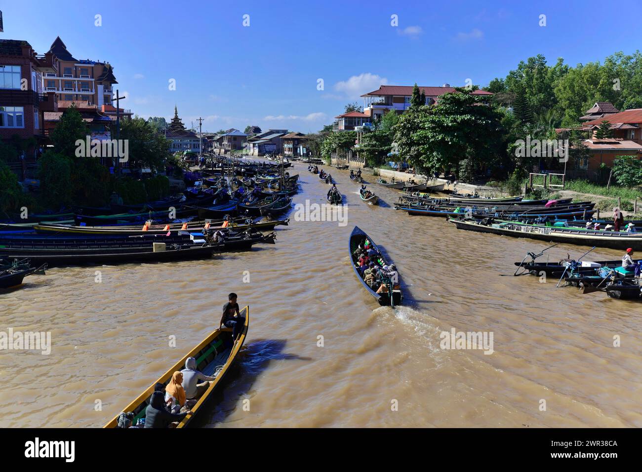 Traditional burmese architecture hi-res stock photography and images ...