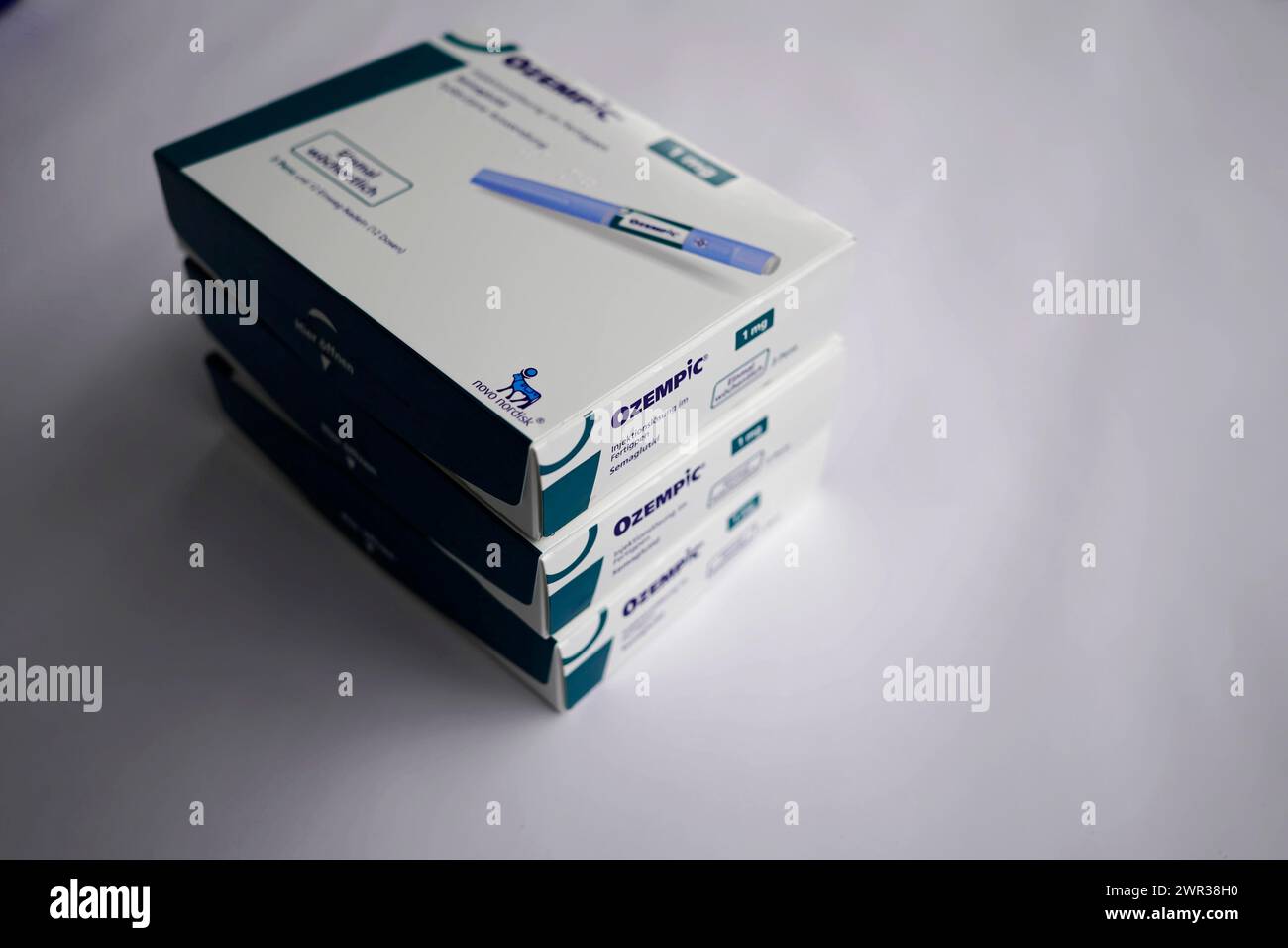 Ozempic box hi-res stock photography and images - Alamy