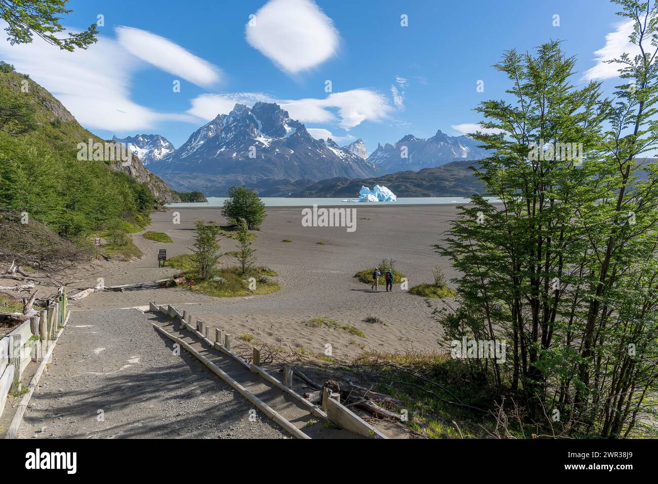 Descent to Lago Grey, Torres del Paine National Park, Parque Nacional ...
