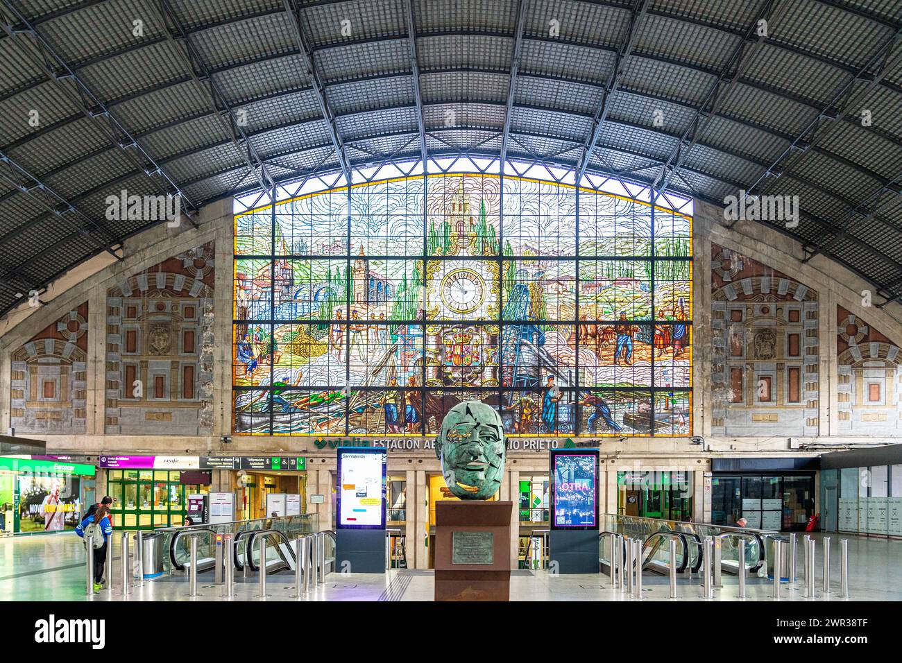 Interior of the Abando Idalecio Prieto train station with emphasis on ...