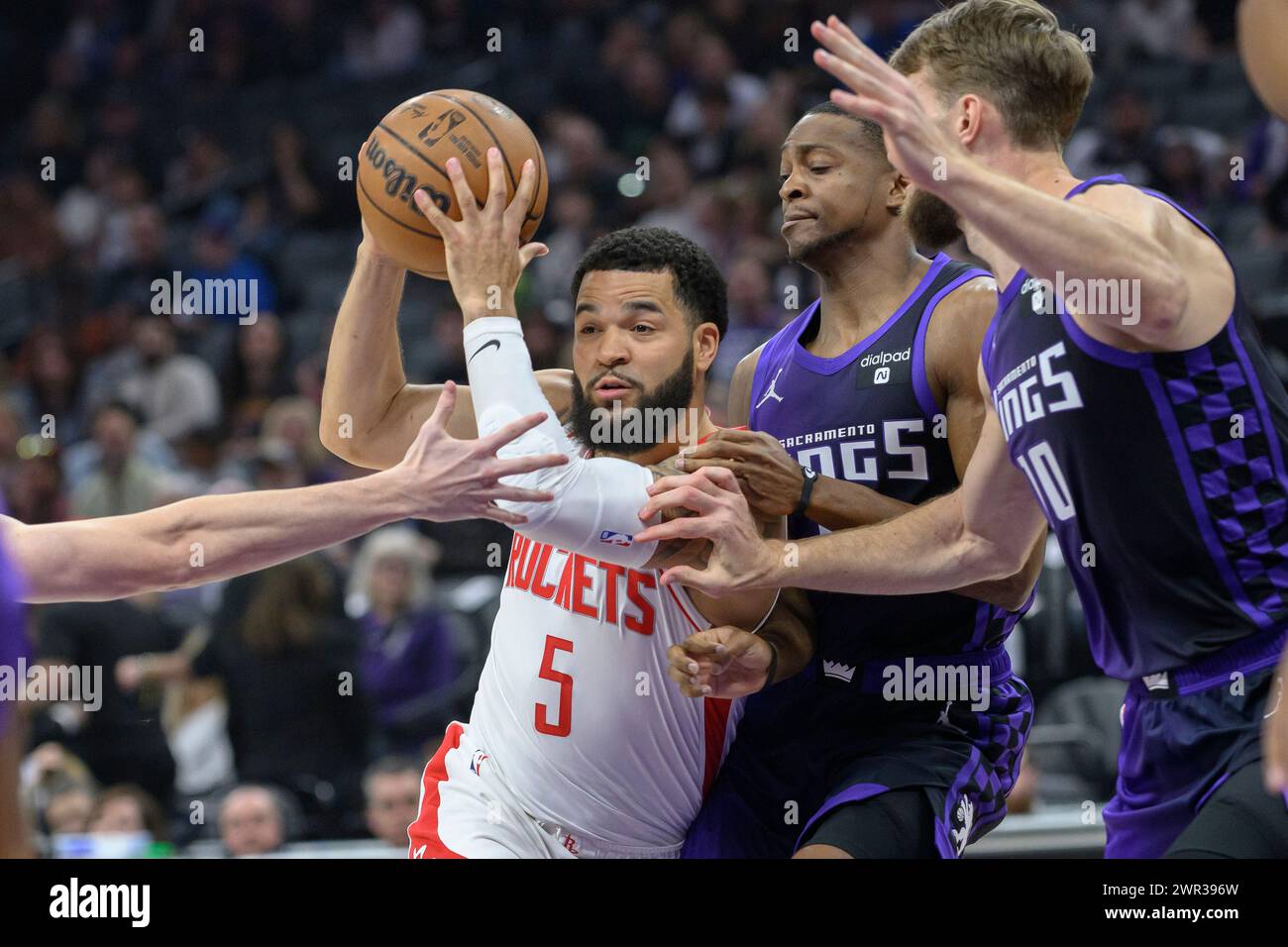 Houston Rockets guard Fred VanVleet (5) drives to the basket past Sacramento Kings guard De ...