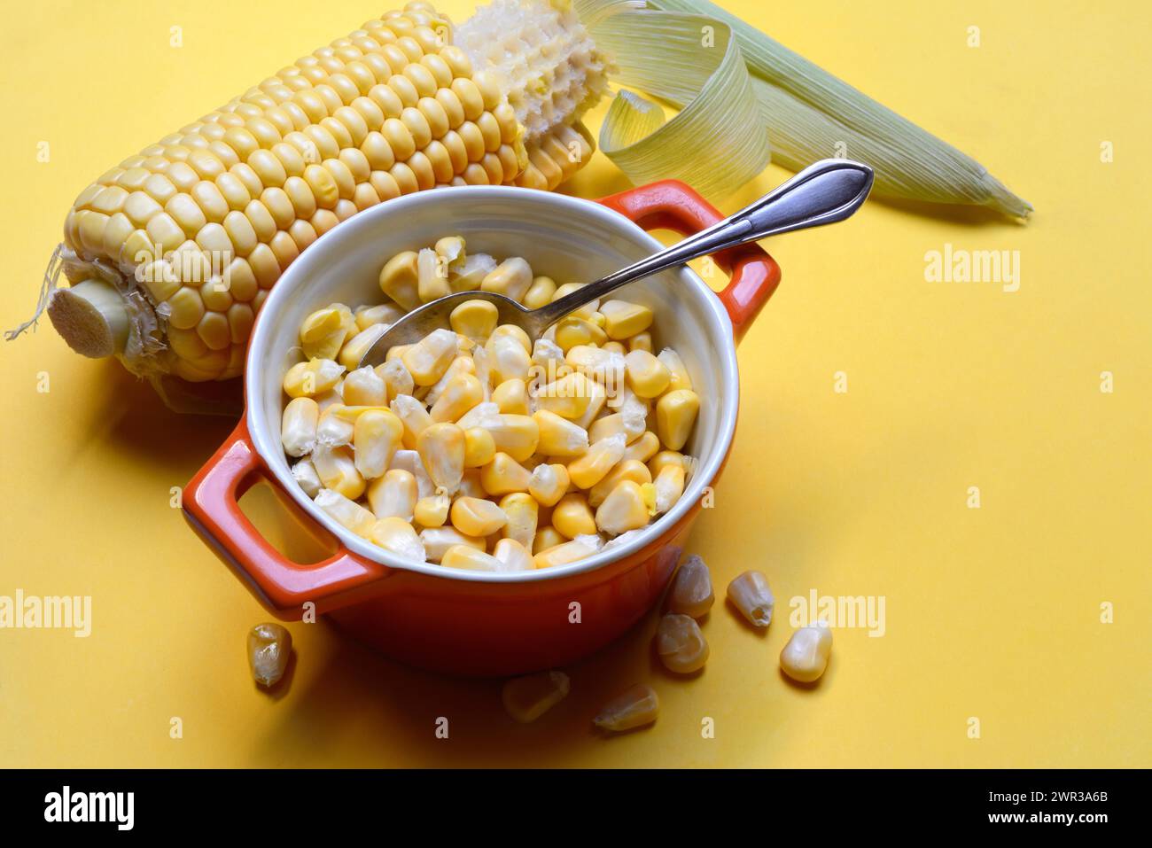 Fresh maize kernels in pots and cobs, corn (Zea mays Stock Photo - Alamy