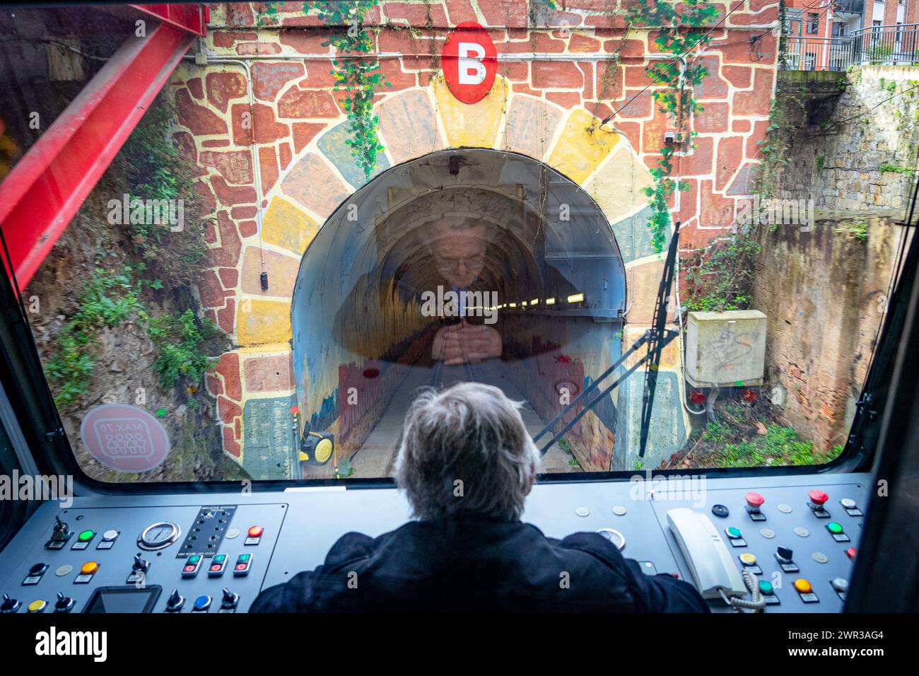 Making window glass hi-res stock photography and images - Alamy