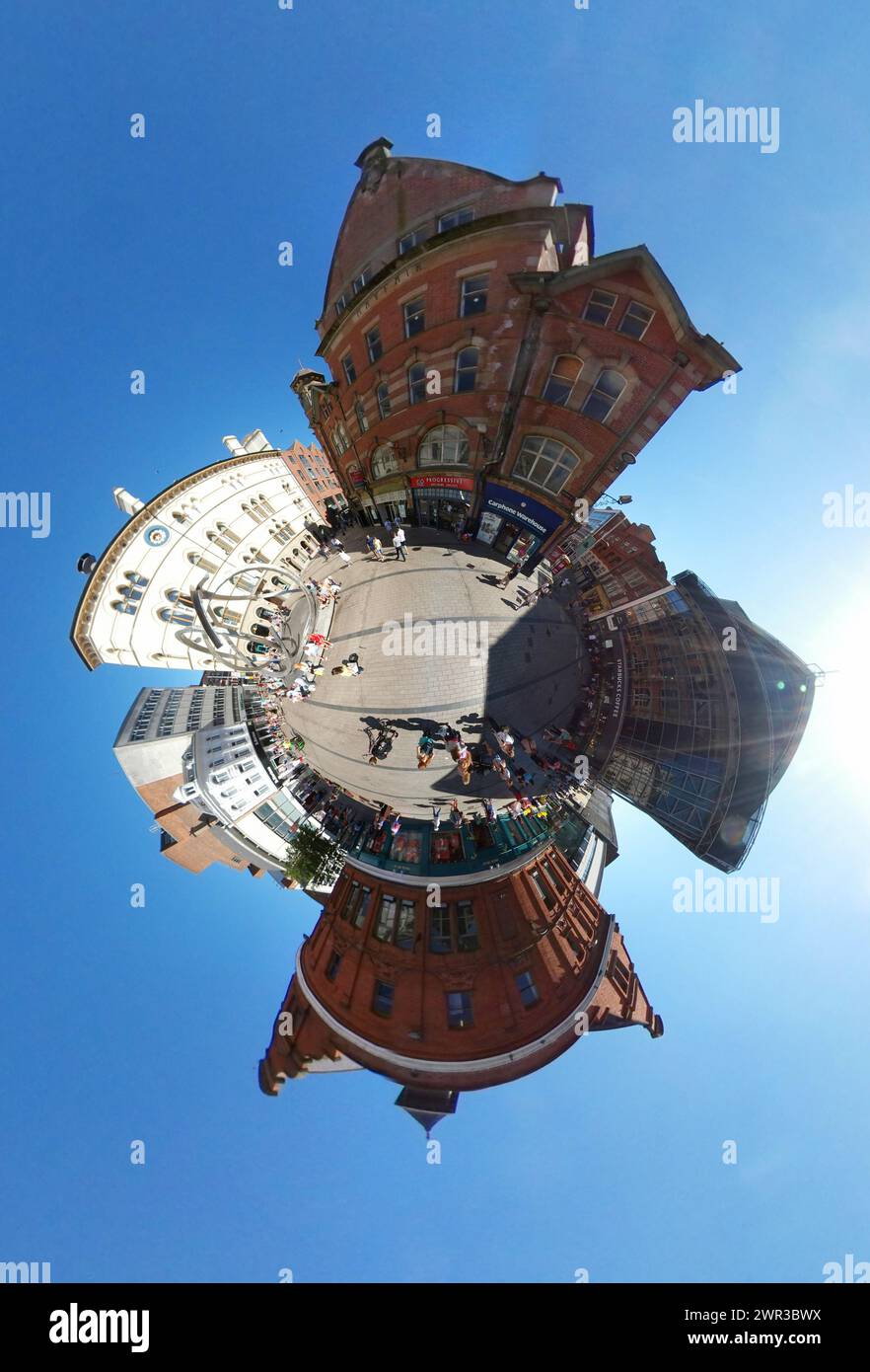 full circle-Panorama: Corn Market mit der Skulptur "Spirit of Belfast ...