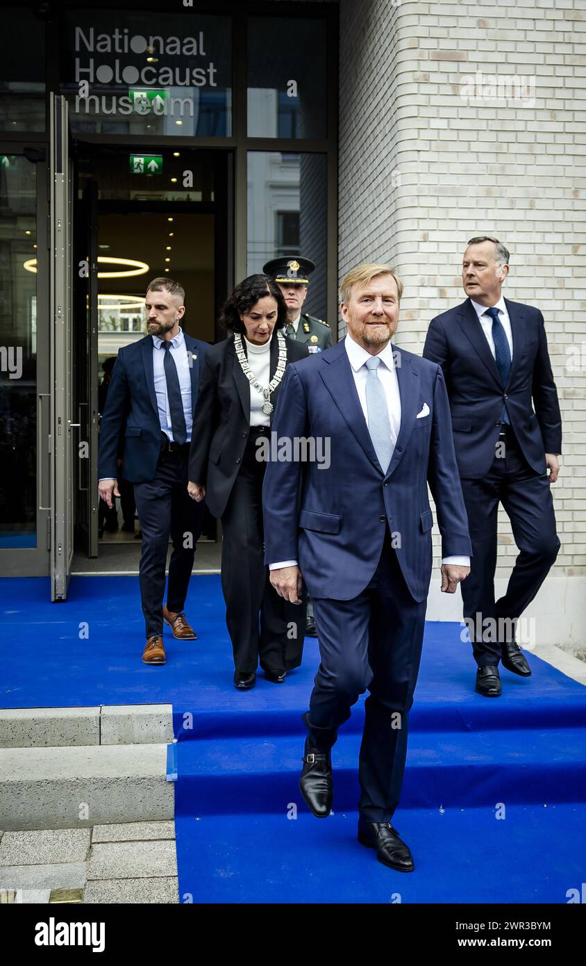 AMSTERDAM - King Willem-Alexander leaves after the opening of the ...