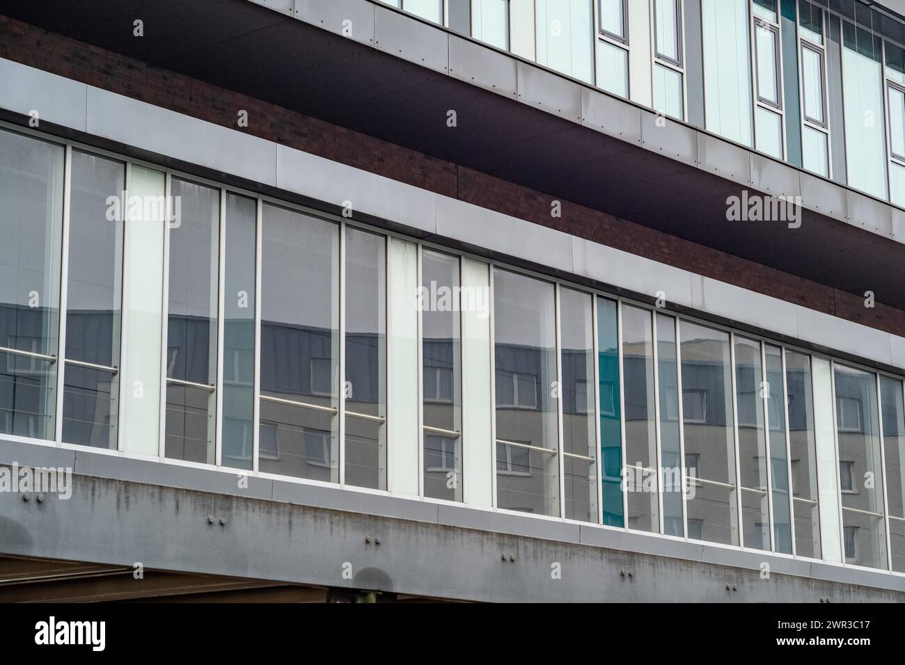 Reflective glass window hi-res stock photography and images - Alamy