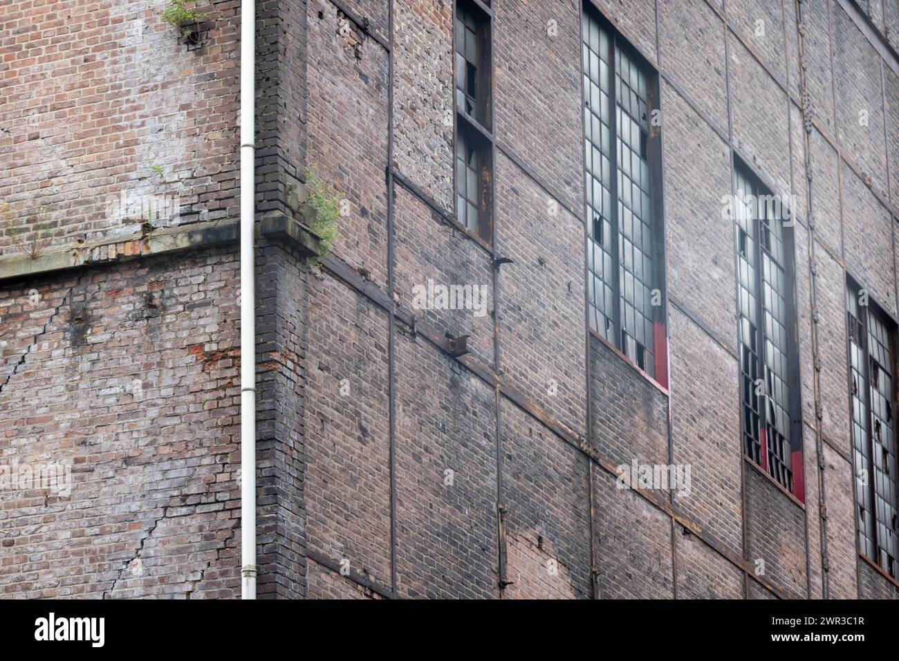 Rusty window frames hi-res stock photography and images - Alamy
