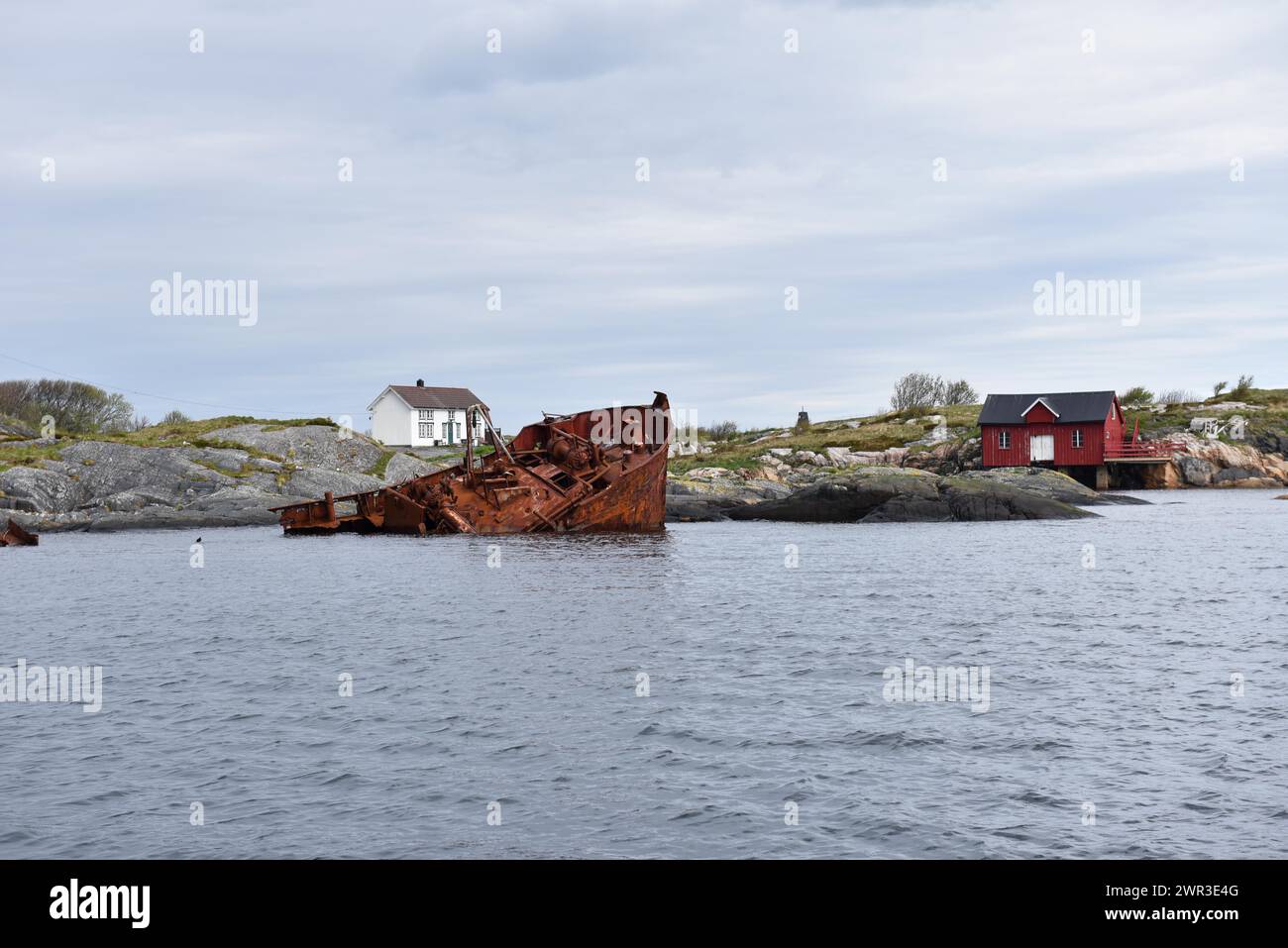 Island shipwreck hi-res stock photography and images - Alamy