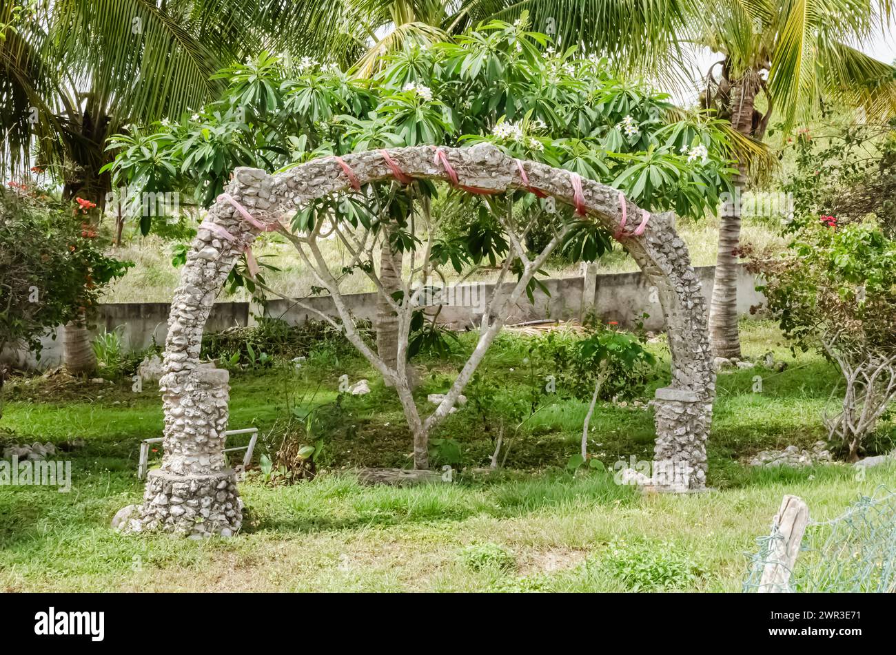 Concrete arch hi-res stock photography and images - Alamy