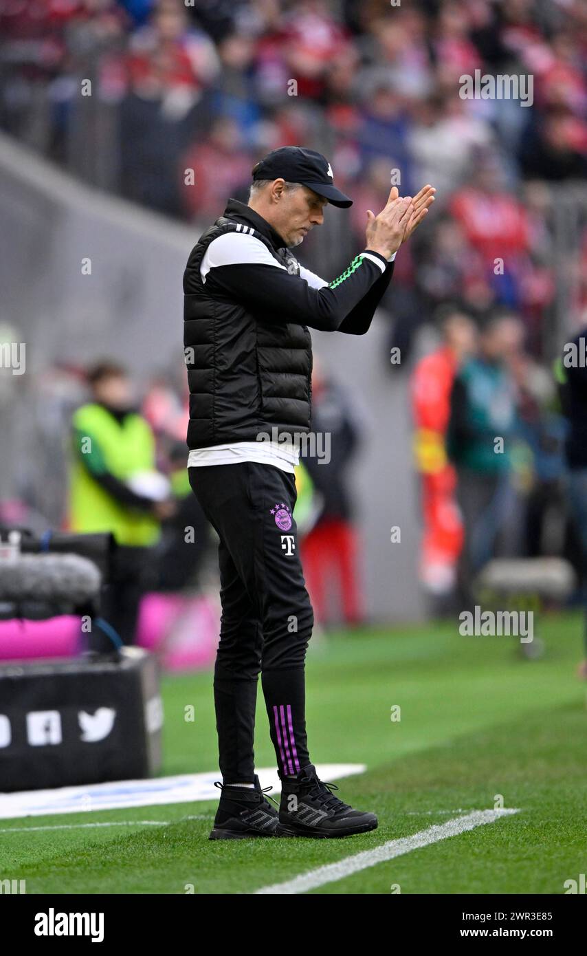 Coach Thomas Tuchel FC Bayern Muenchen FCB on the sidelines clapping ...
