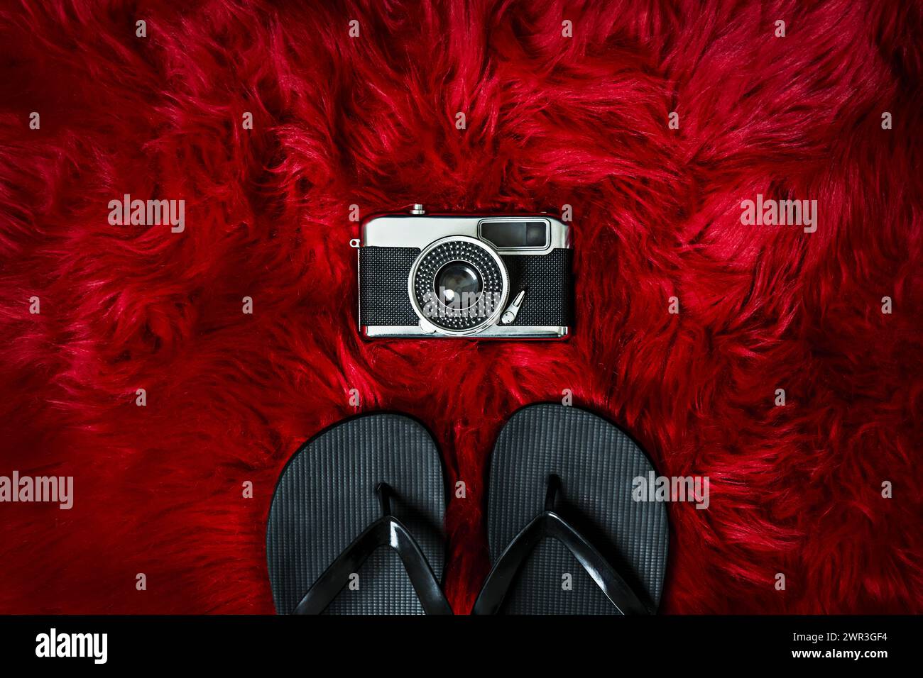 Old flip phone camera hi-res stock photography and images - Alamy