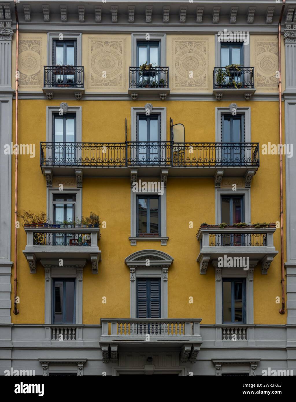 Classic colored building facade hi-res stock photography and images - Alamy