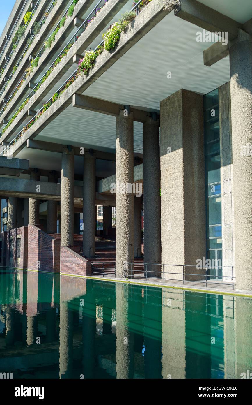 Pillars reflected in a water feature Stock Photo - Alamy