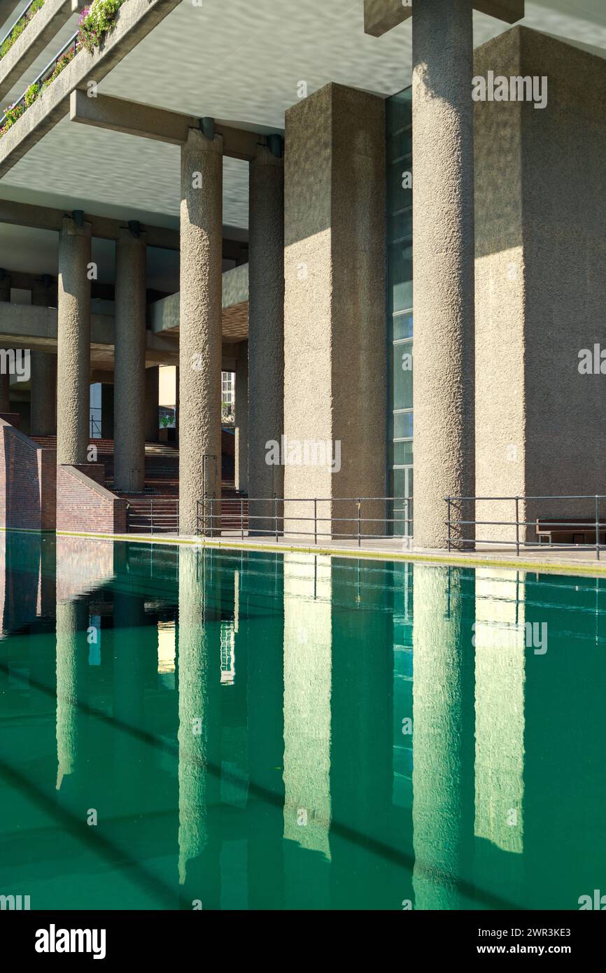 Pillars reflected in a water feature Stock Photo - Alamy