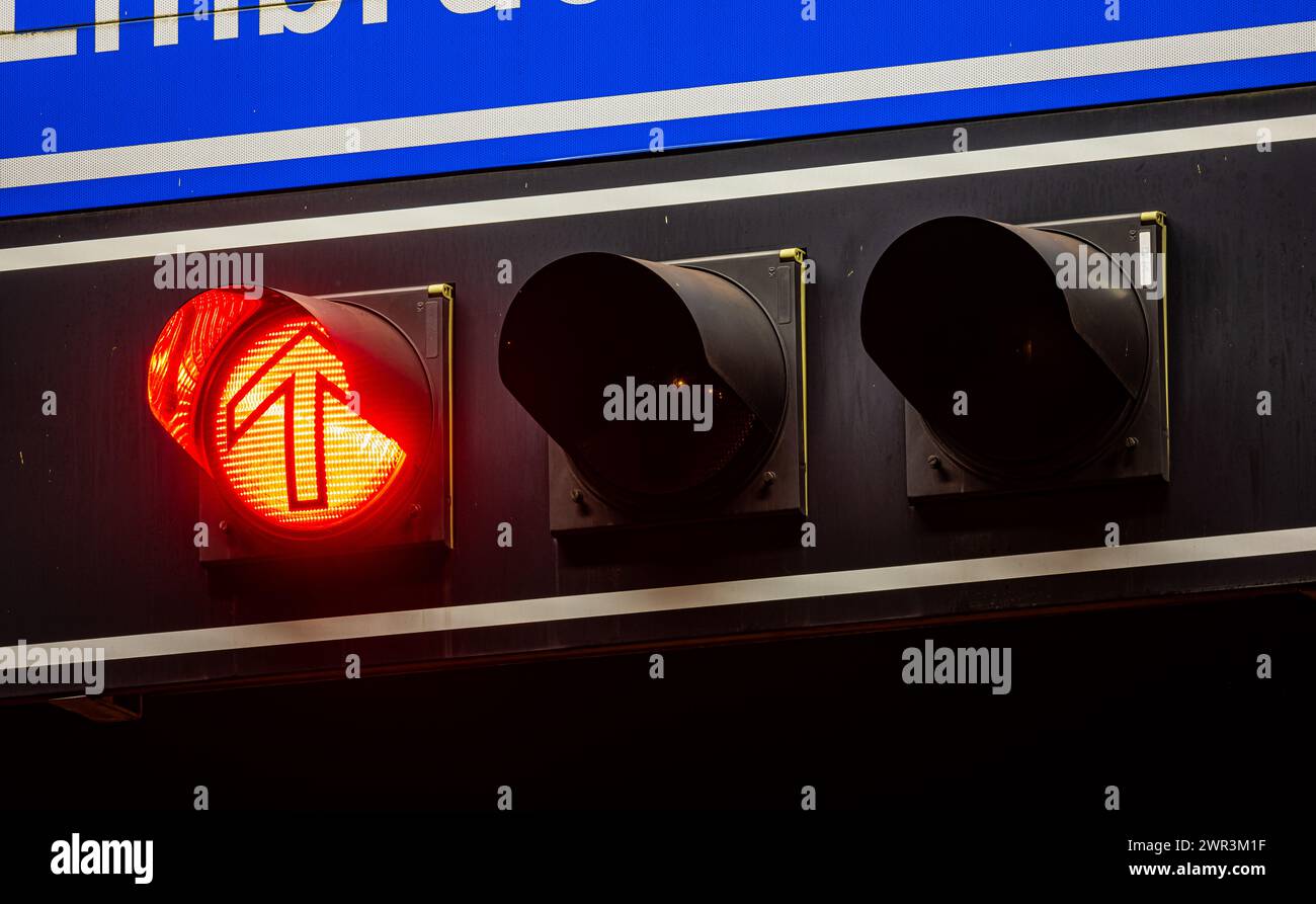 Rote verkehrsampel hi-res stock photography and images - Alamy