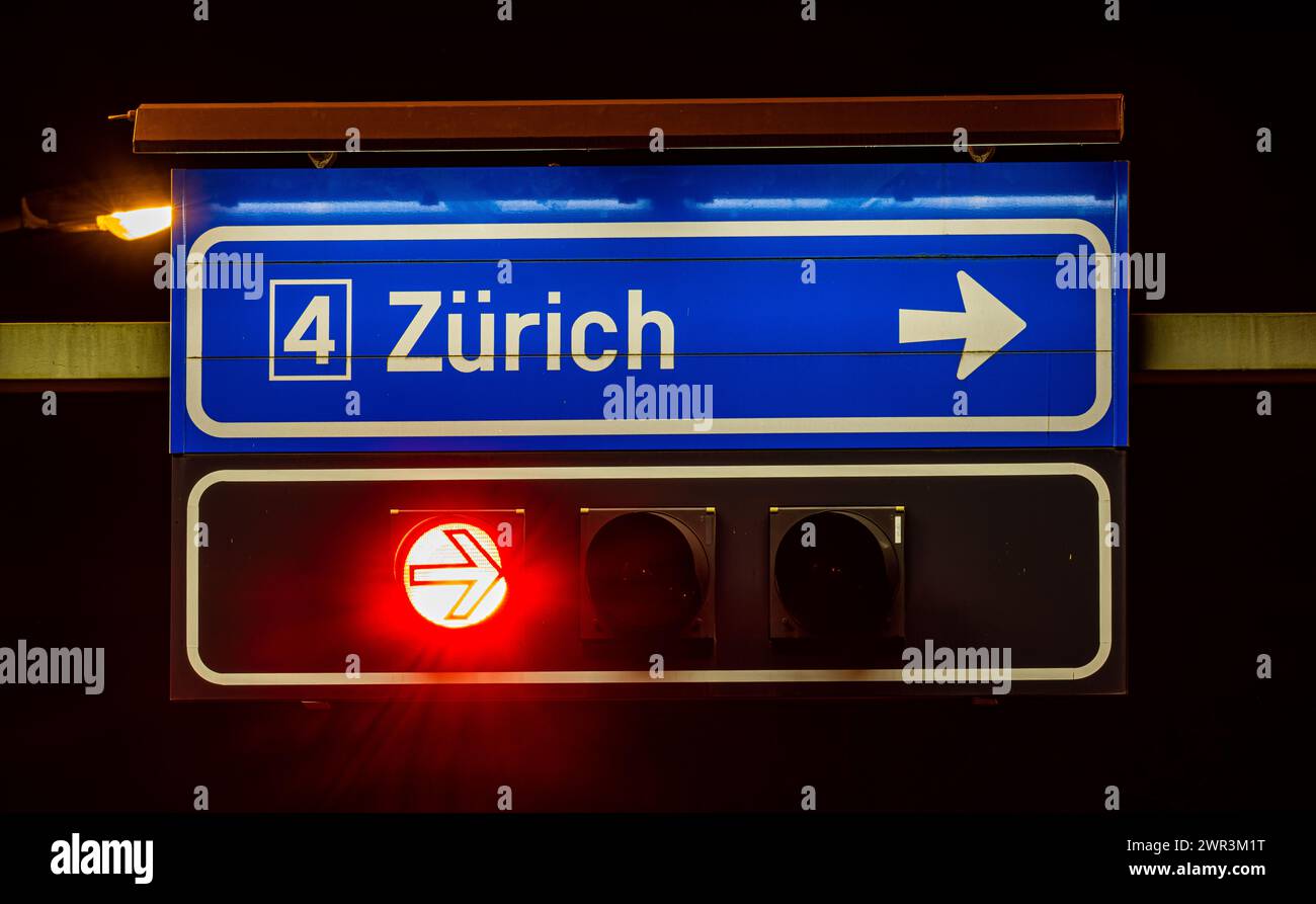 Verkehrszeichen beleuchtet hi-res stock photography and images - Alamy