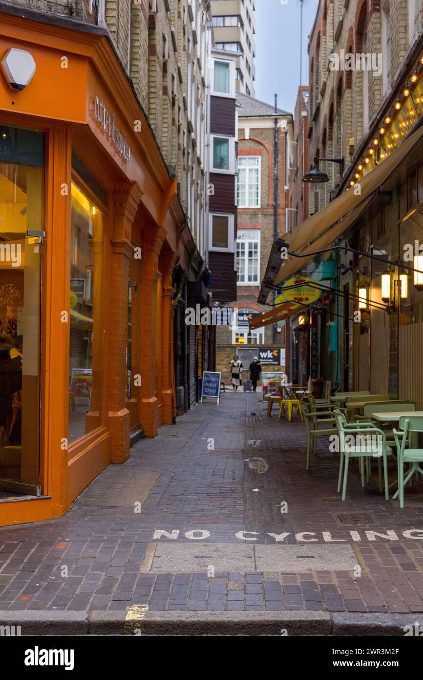 London victorian alley Street Stock Photo - Alamy