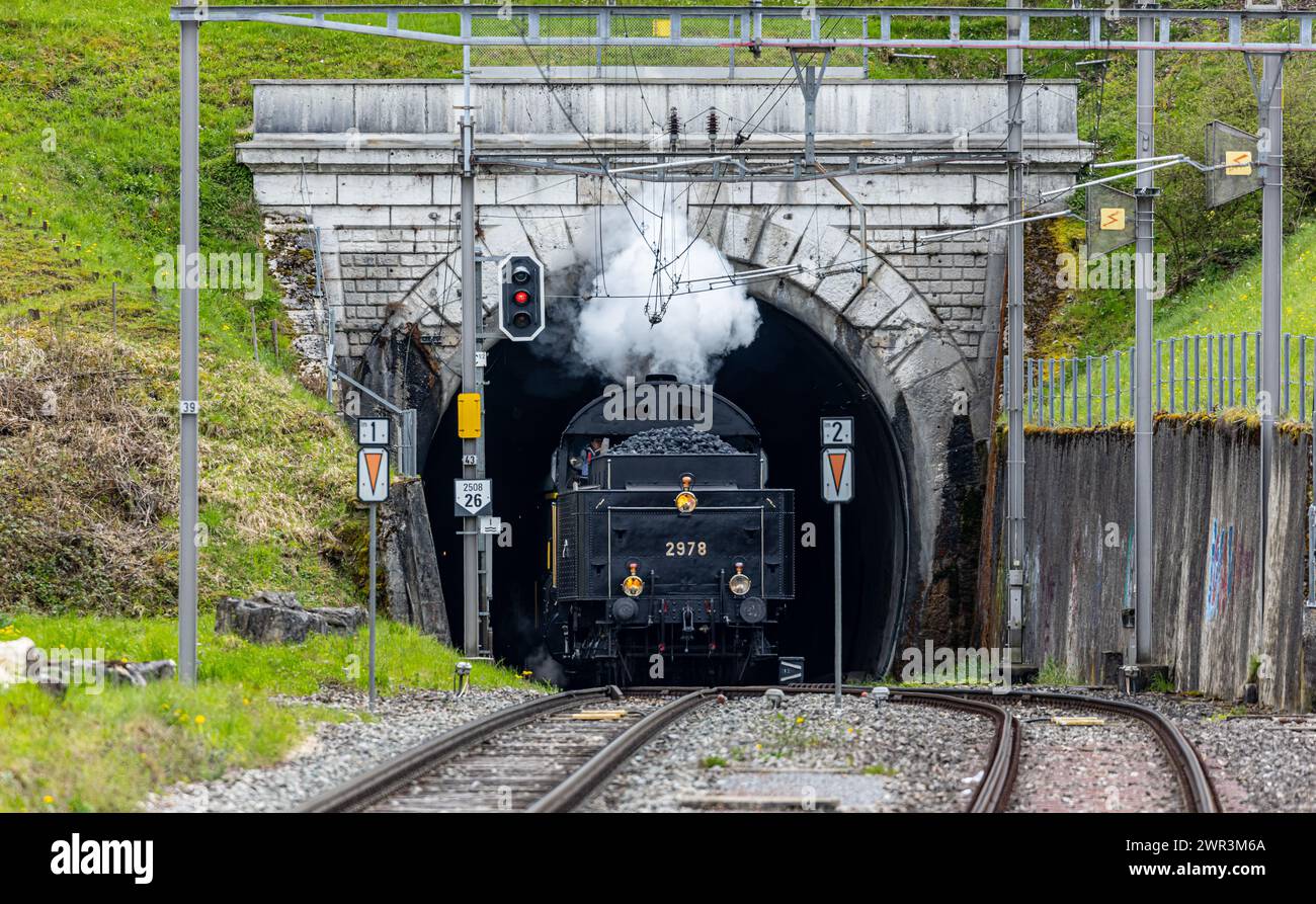 Bahnhof in der landschaft hi-res stock photography and images - Alamy