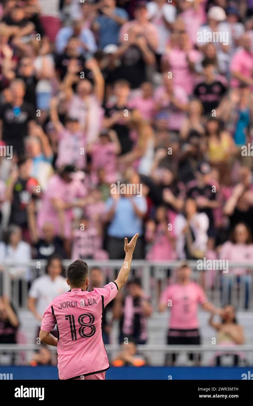 Inter Miami defender Jordi Alba (18) salutes cheering fans after ...
