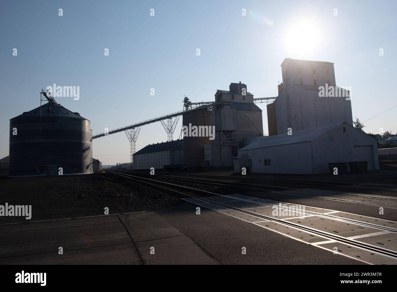 Ritzville Warehouse Co., Ritzville, Washington State, USA, a farmer ...