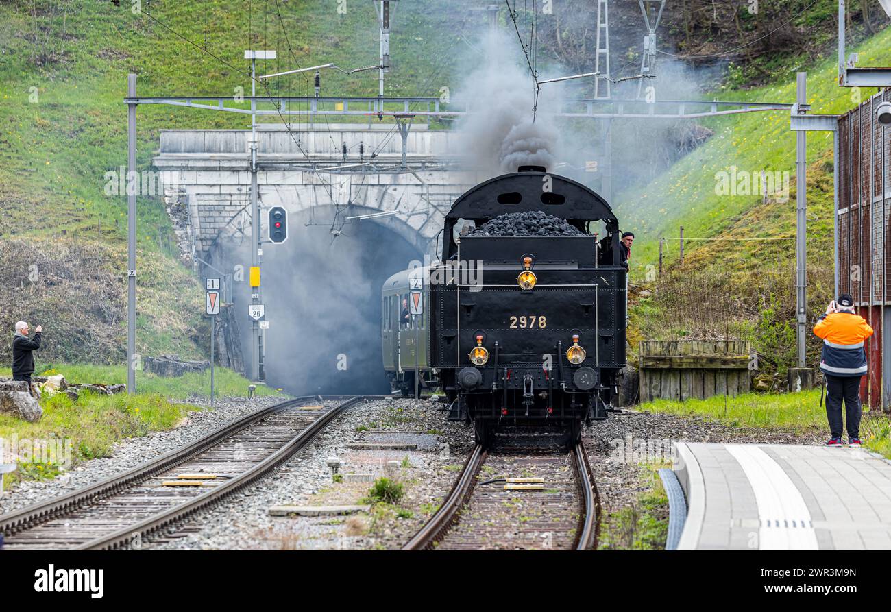 Bahnhof in der landschaft hi-res stock photography and images - Alamy