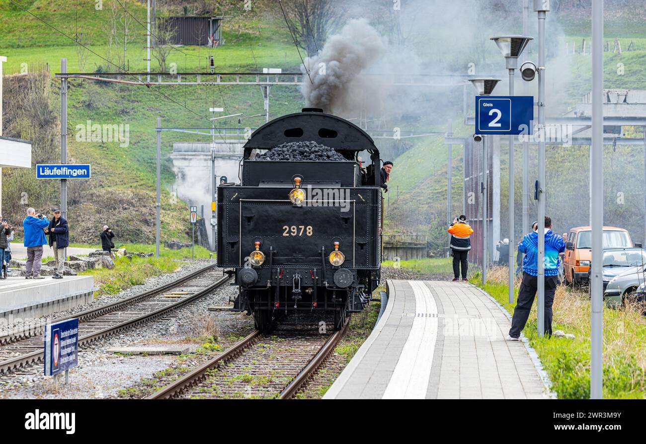 Bahnhof in der landschaft hi-res stock photography and images - Alamy