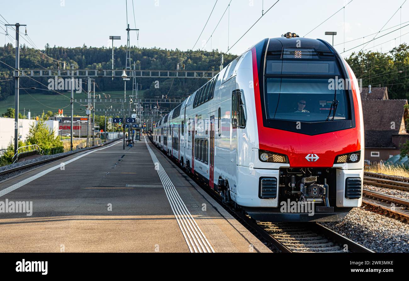 Ein Neuer IR-Dosto fährt von Zürich nach Schaffhausen. Auf der ...