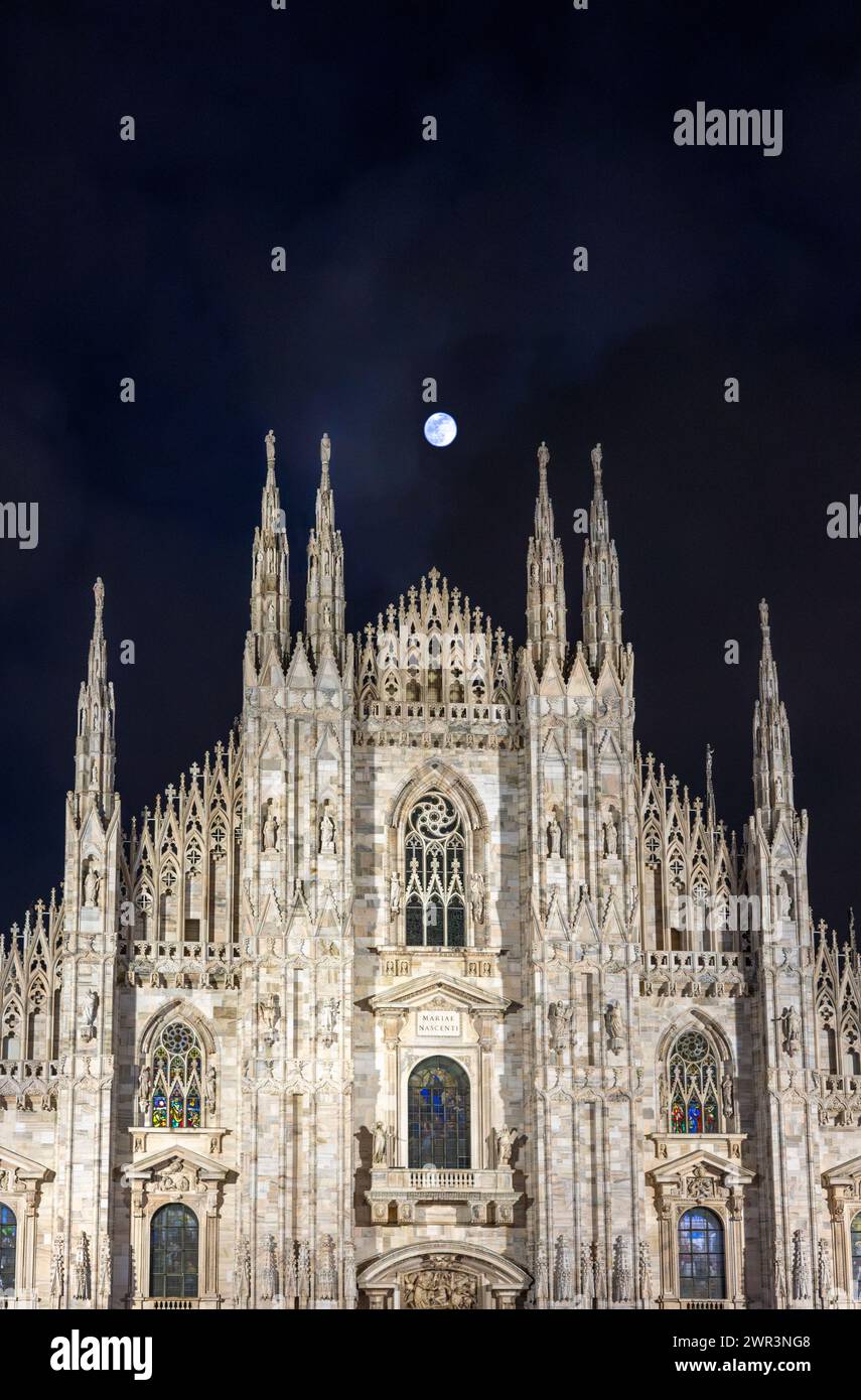The famous Milan Cathedral (Duomo di Milano) on the Piazza del Duomo in ...