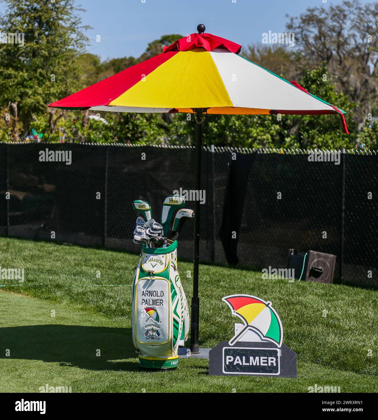 Mastercard signage hi-res stock photography and images - Alamy