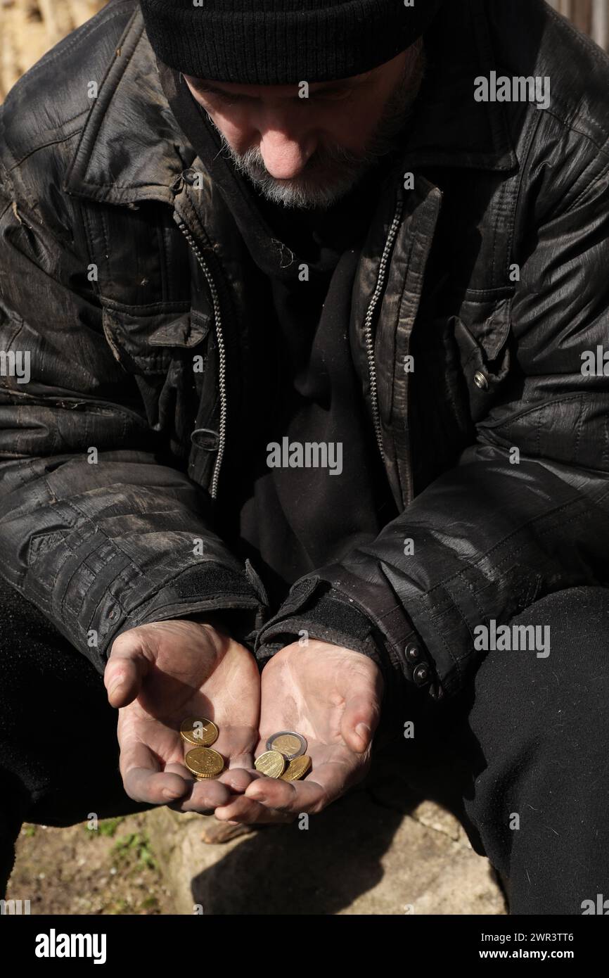 Homeless man counting money hi-res stock photography and images - Alamy