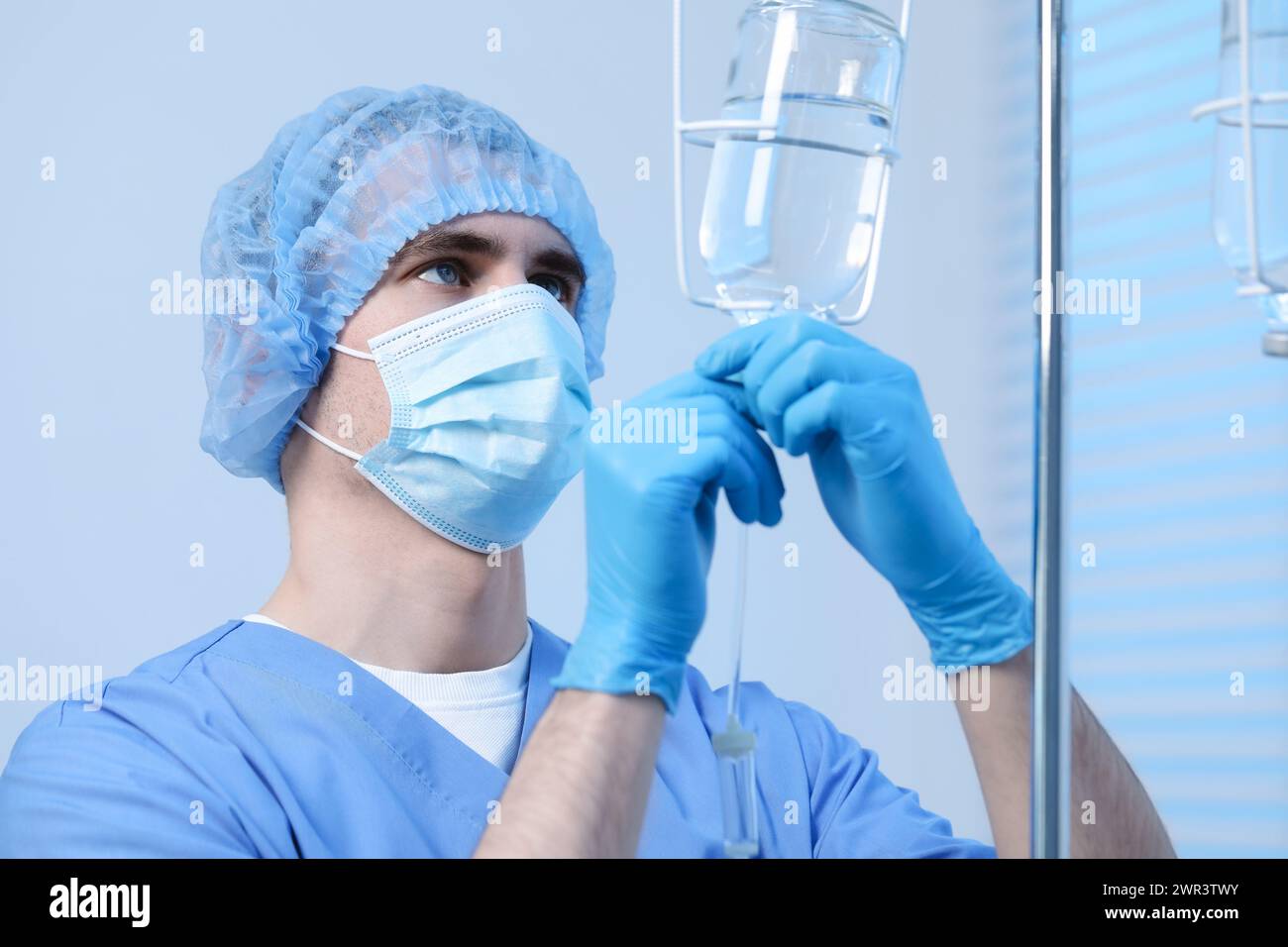 Nurse setting up IV drip in hospital Stock Photo - Alamy