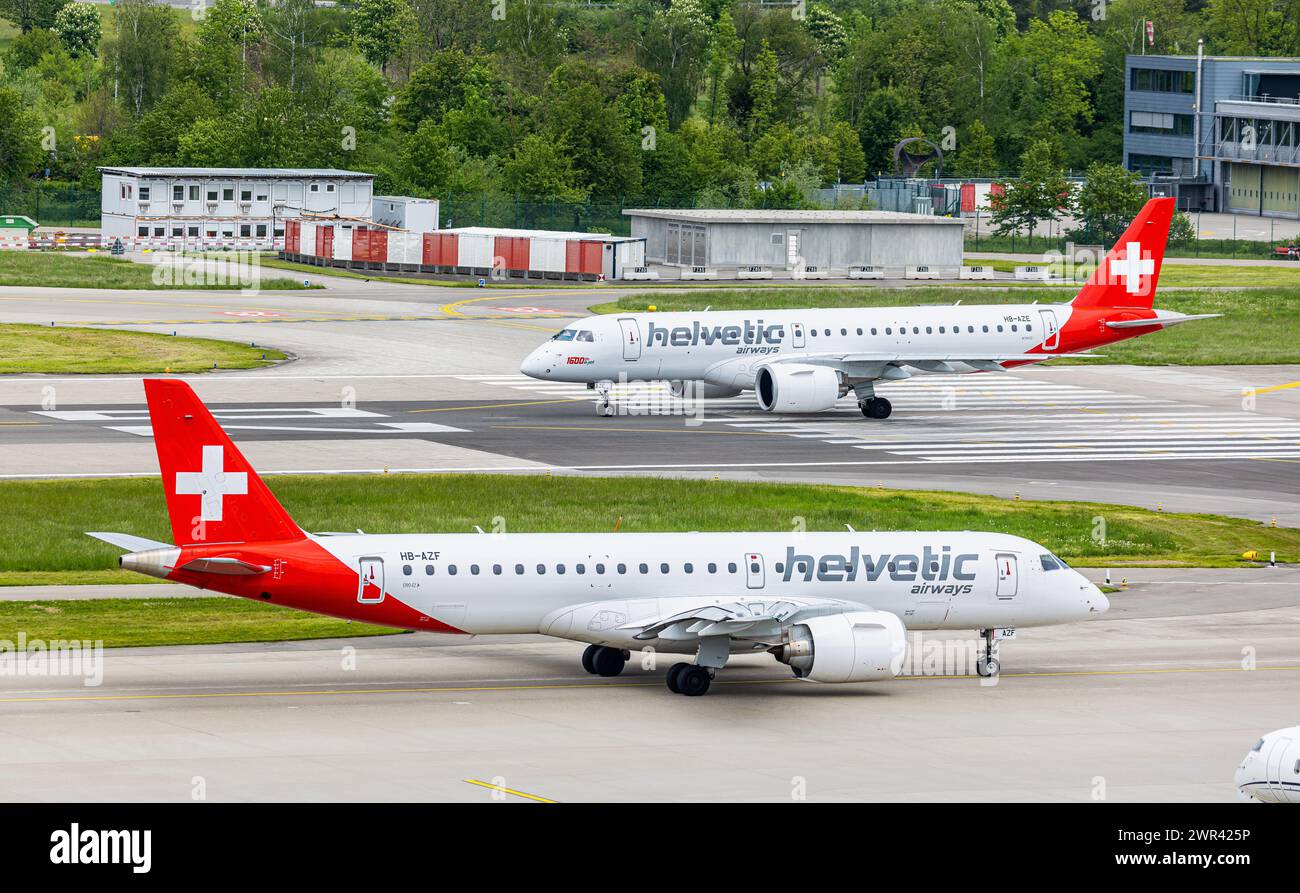Zwei Embraer 190-E2 der Schweizer Fluggesellschaft Helvetic Airlines ...