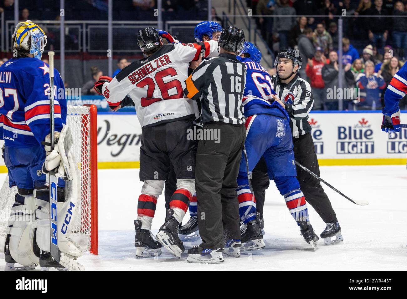 Blue cross arena hockey hi-res stock photography and images - Alamy
