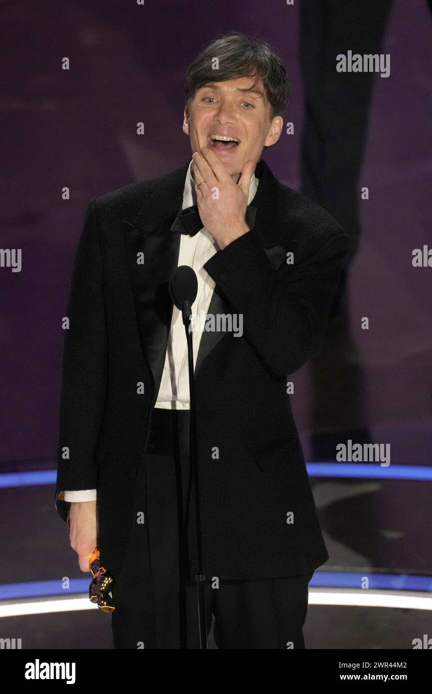 Cillian Murphy accepts the award for best performance by an actor in a ...