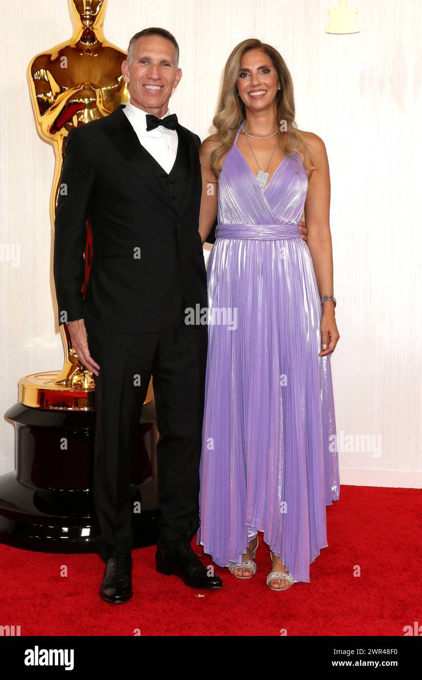 Ynon Kreiz und Anat Fabrikant bei der Oscar Verleihung 2024 / 96th ...