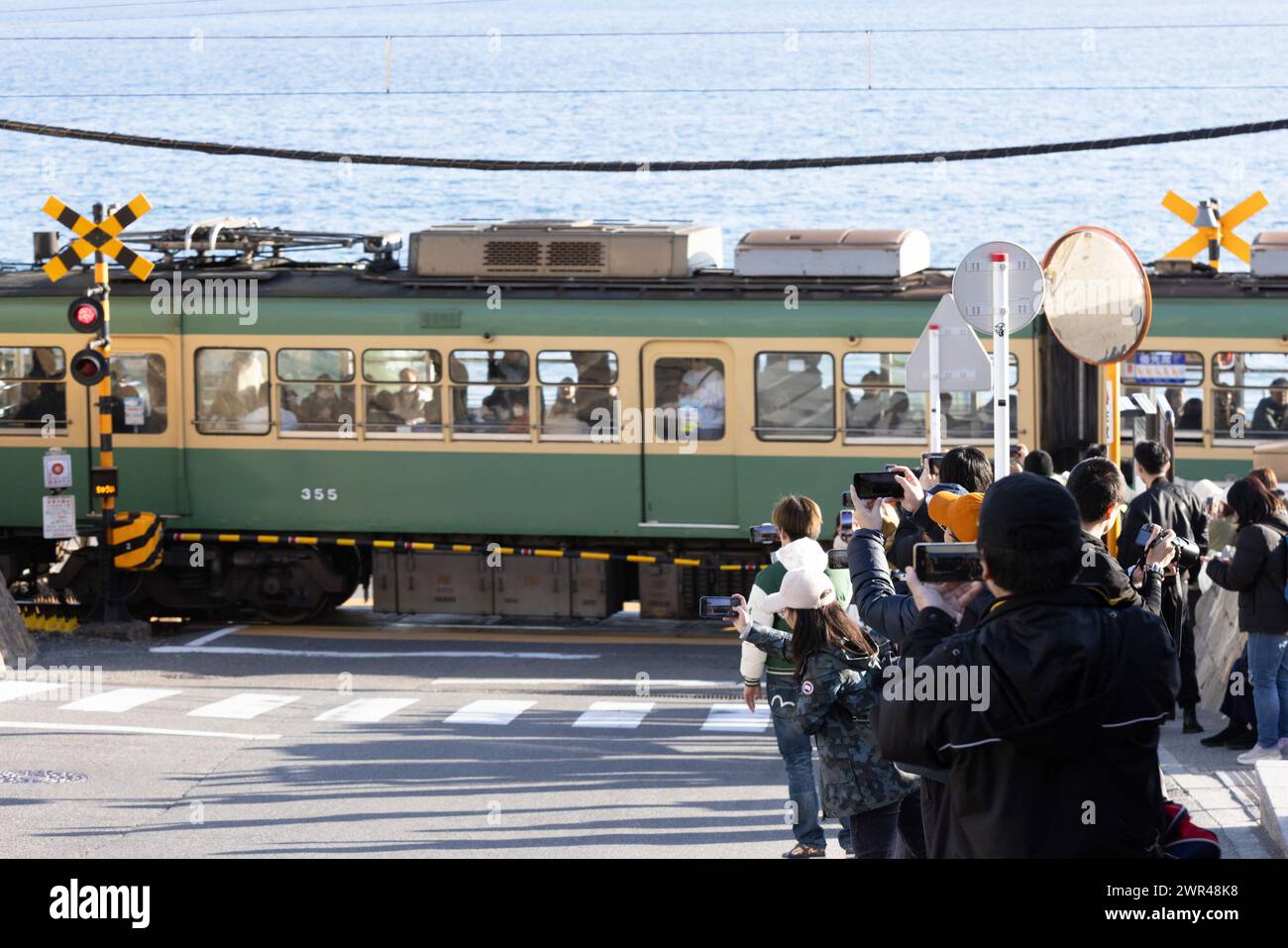 Enoden line train hi-res stock photography and images - Alamy