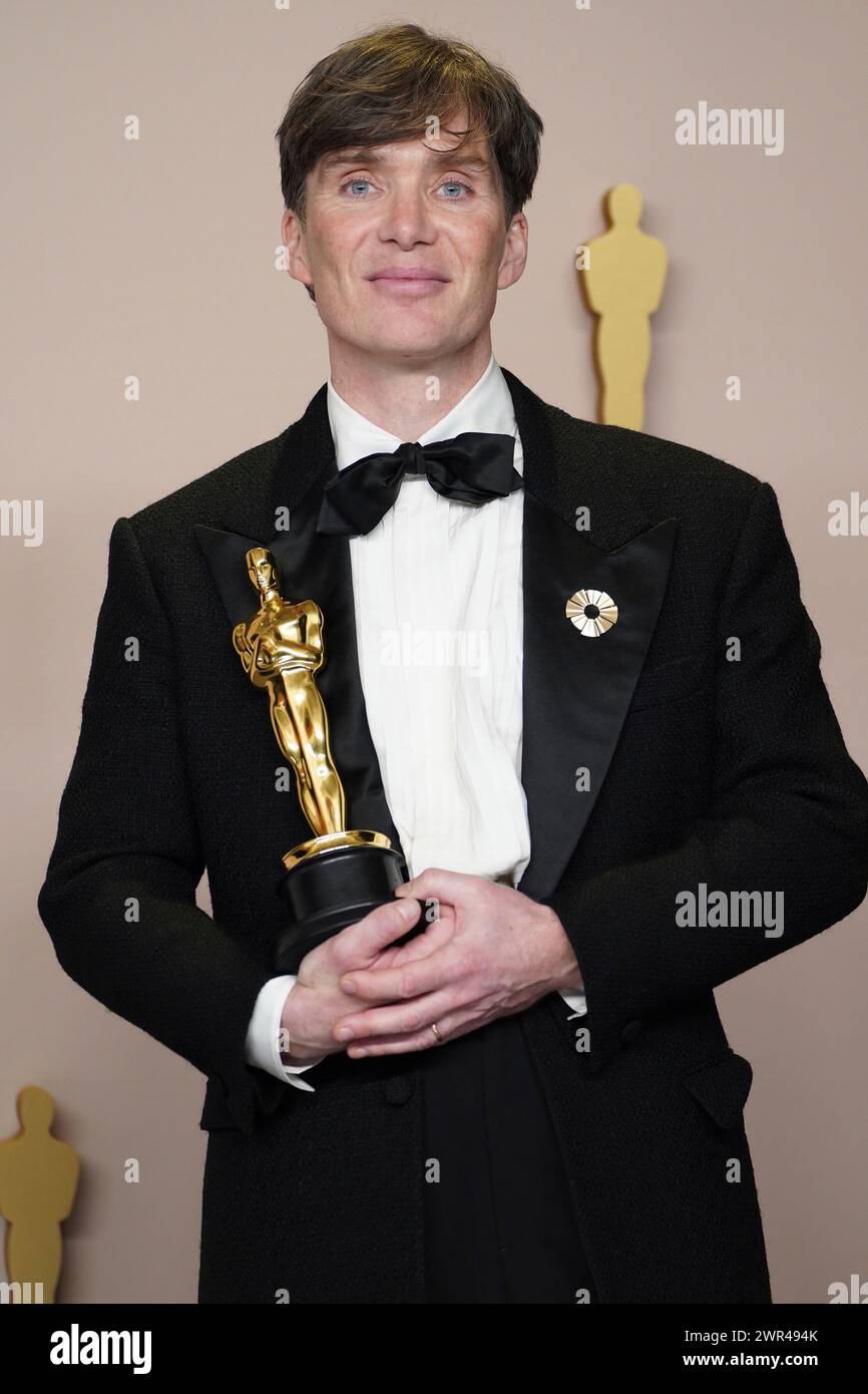 Cillian Murphy poses in the press room with the award for best ...