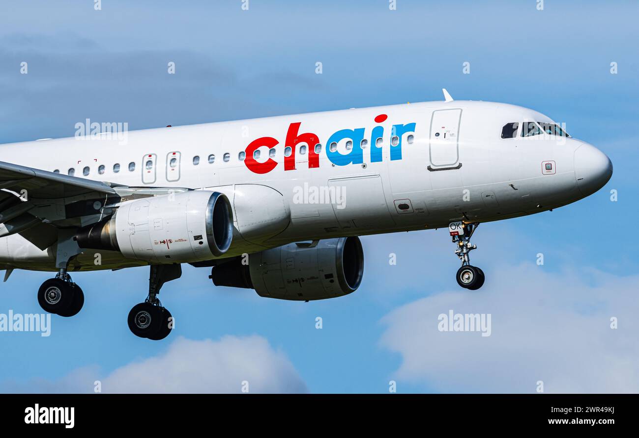 Ein Airbus A320-214 von Chair Airlines befindet sich im Landeanflug auf ...