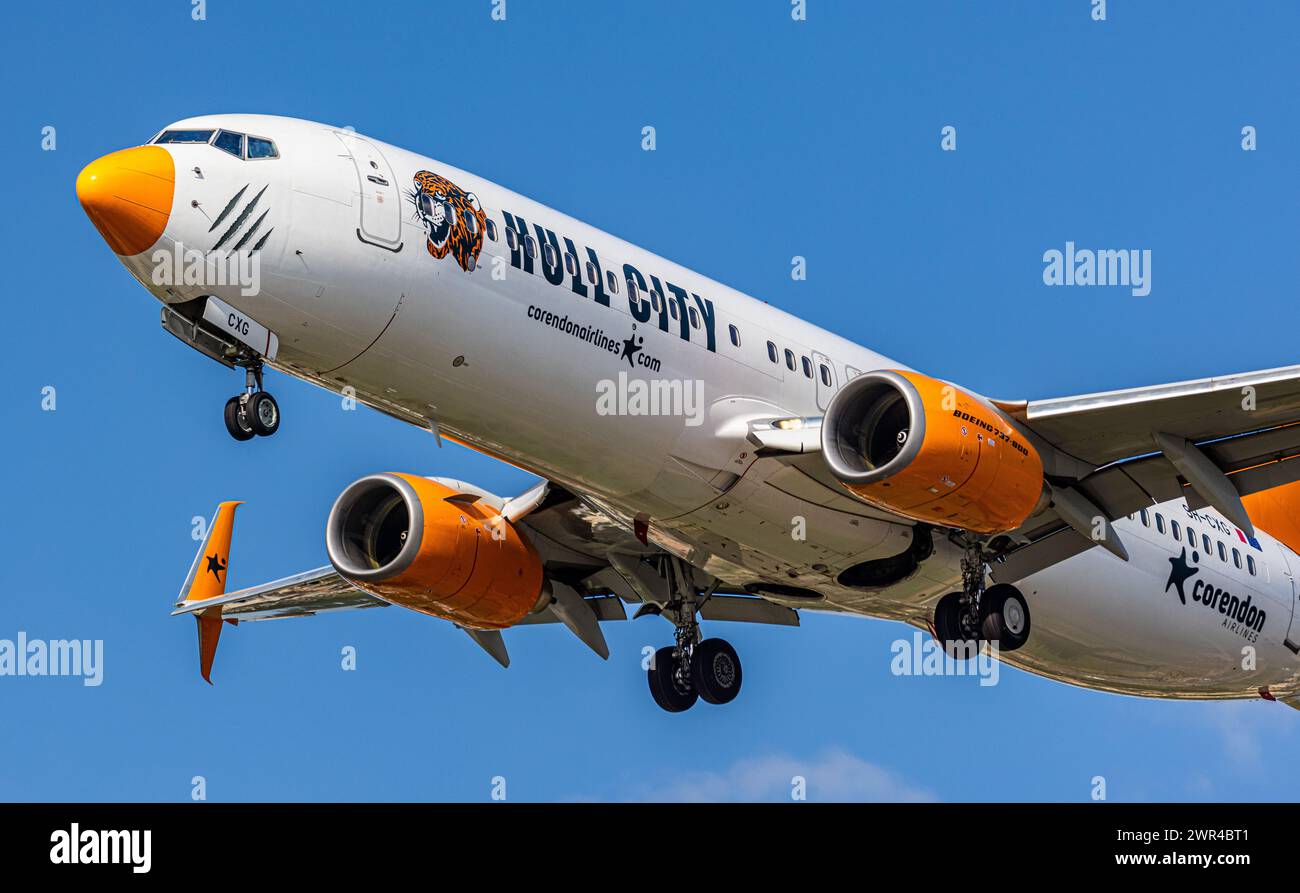 Eine boeing 7373-100(BBJ) von Corendon Air befindet sich im Landeanflug ...